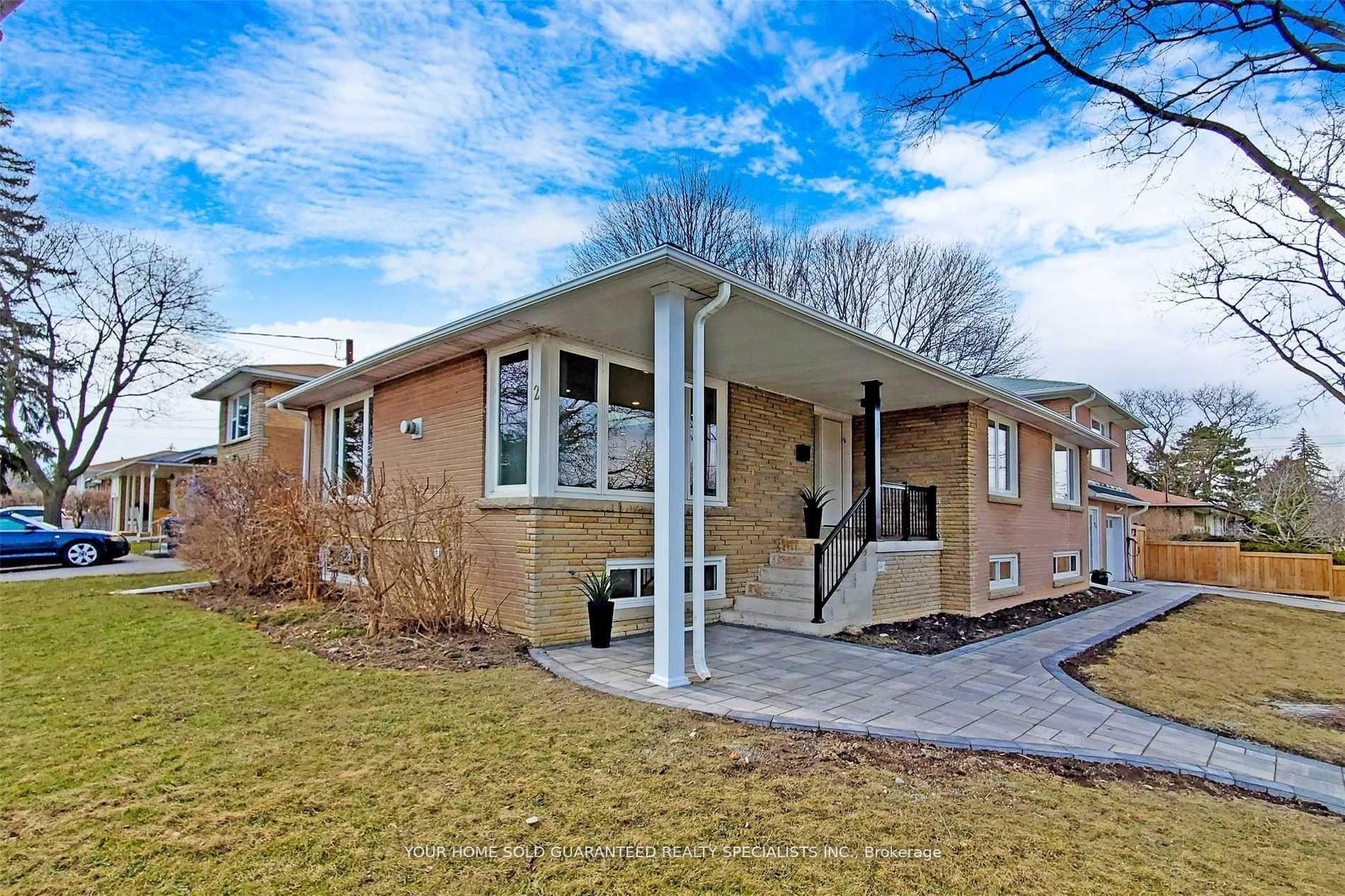 2 Pannahill Road, Toronto, ON M3H 4N3
