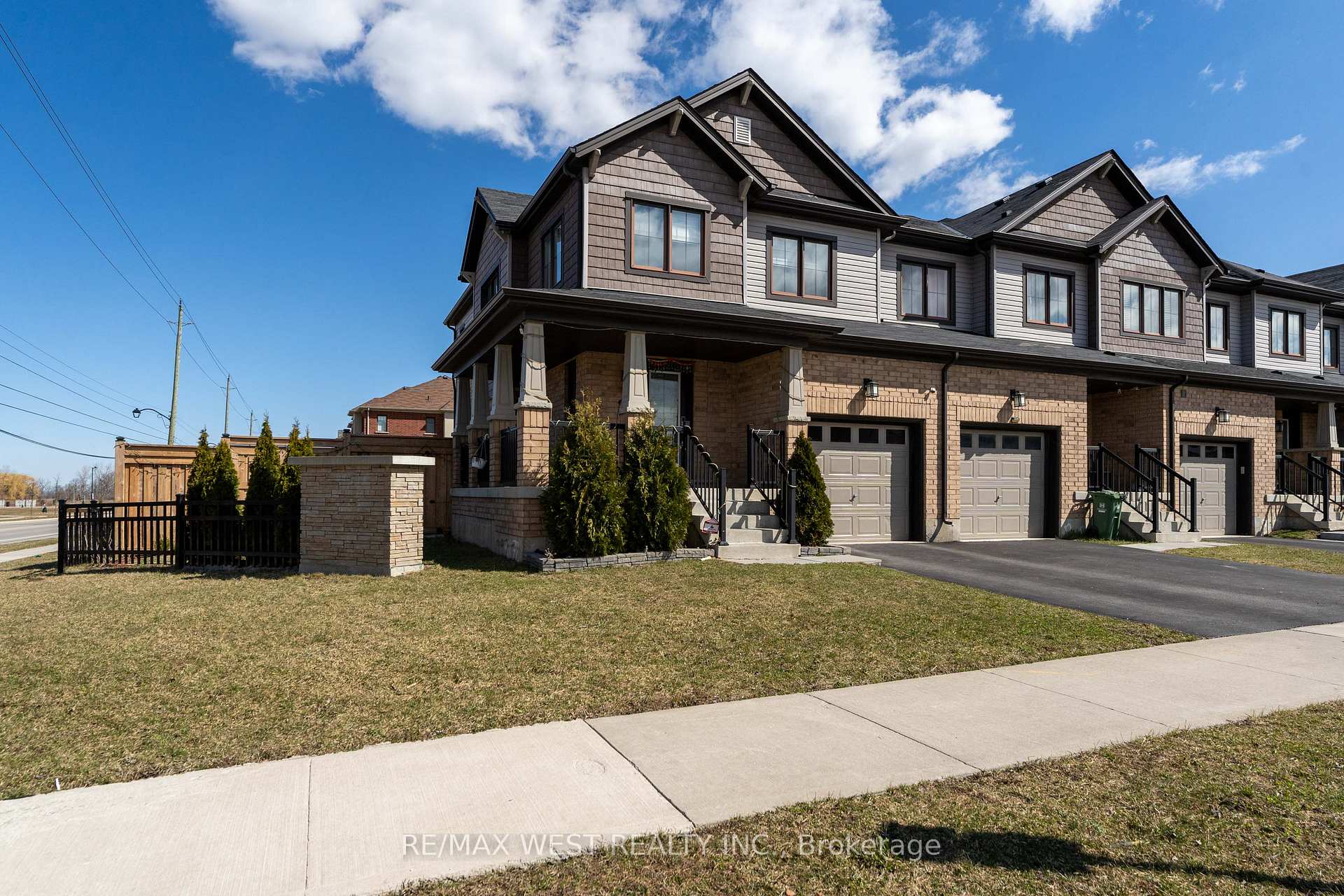 2 Scarletwood Street, Hamilton, ON L8J 0K8