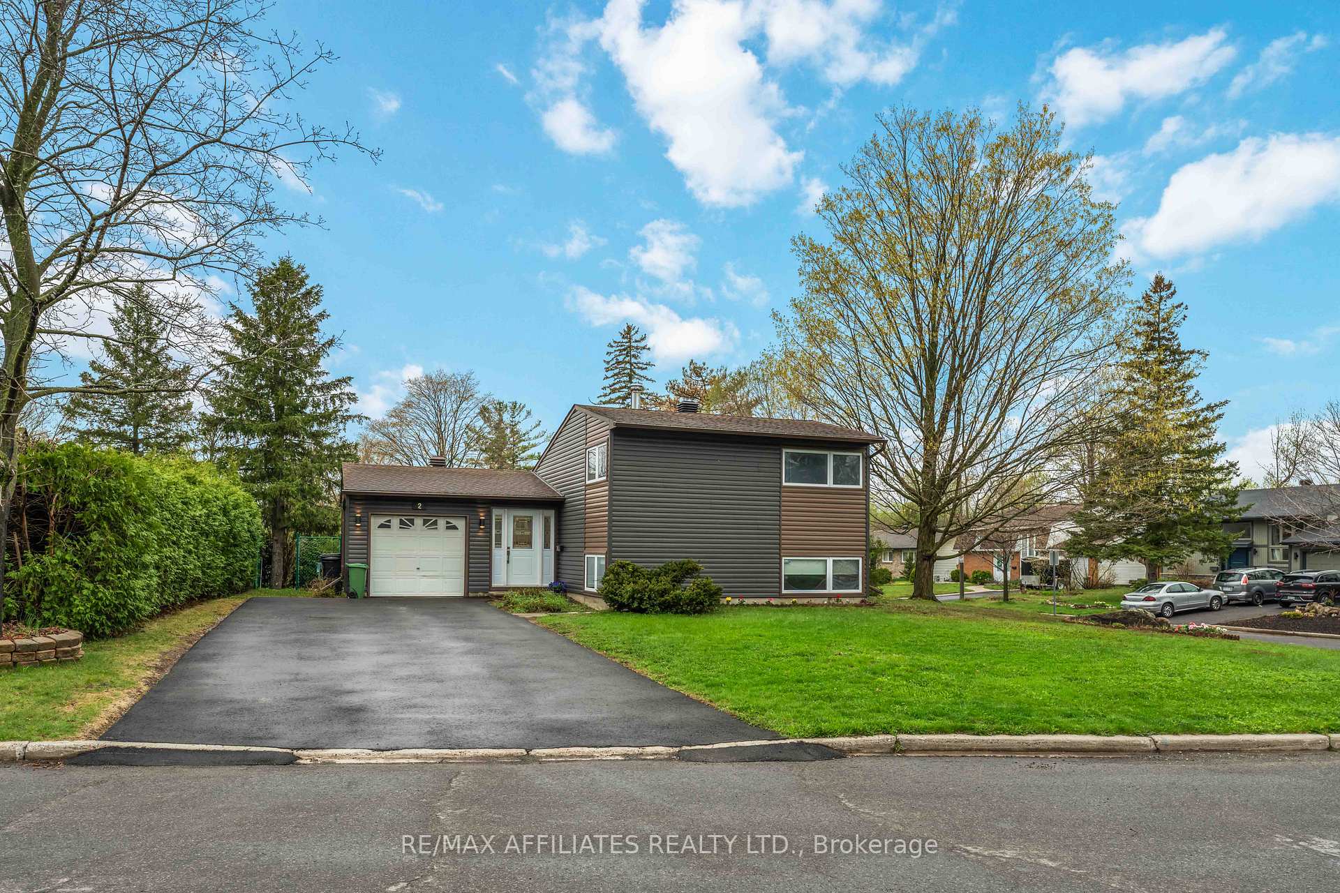 2 Teakwood Court, Overbrook - Castleheights and Area, ON K1K 4B4