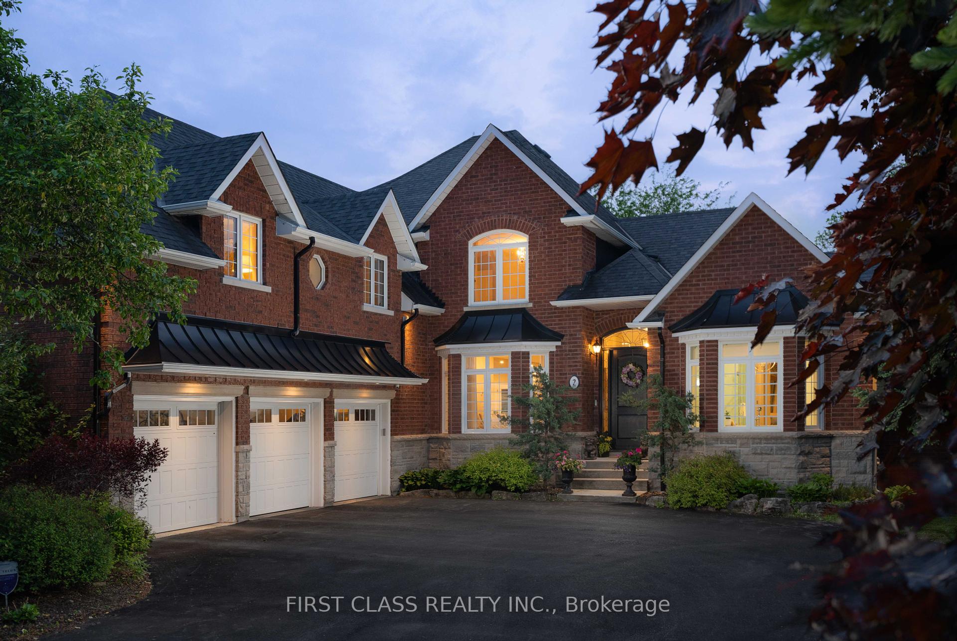 2 Vanvalley Drive, Whitchurch-Stouffville, ON L0H 1G0