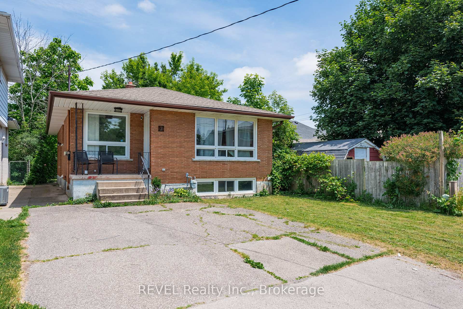 2 Vera Street, St. Catharines, ON L2S 1C4