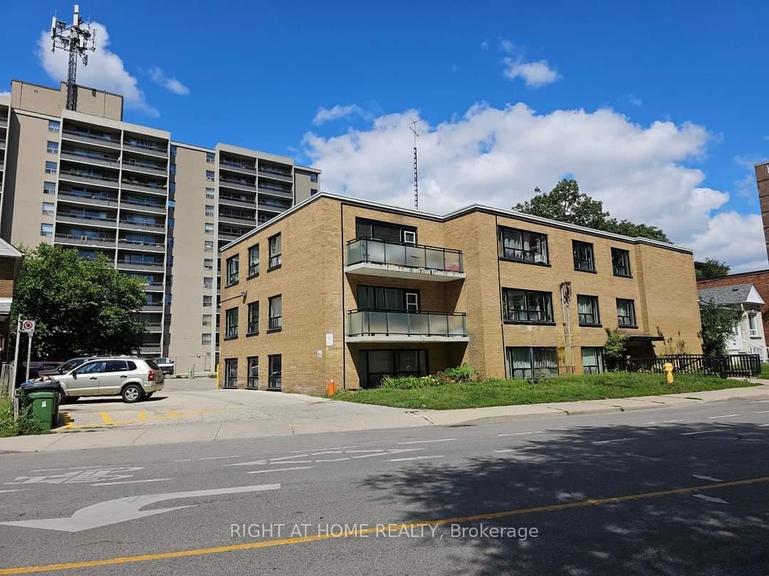 210 - 20 Cosburn Avenue, Toronto, ON M4K 2E7
