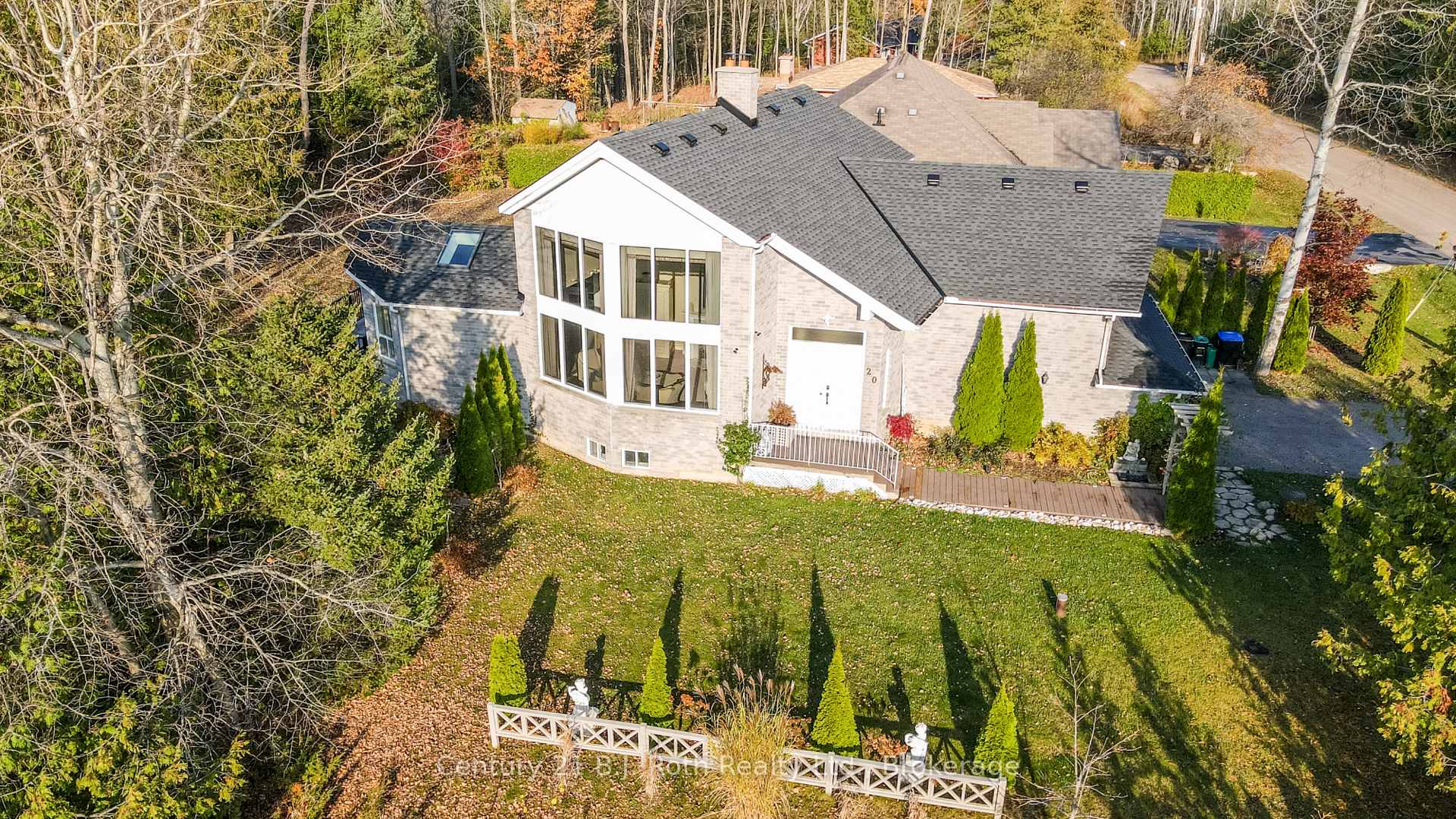 20 Grant Avenue, Tiny, ON L0L 1P1