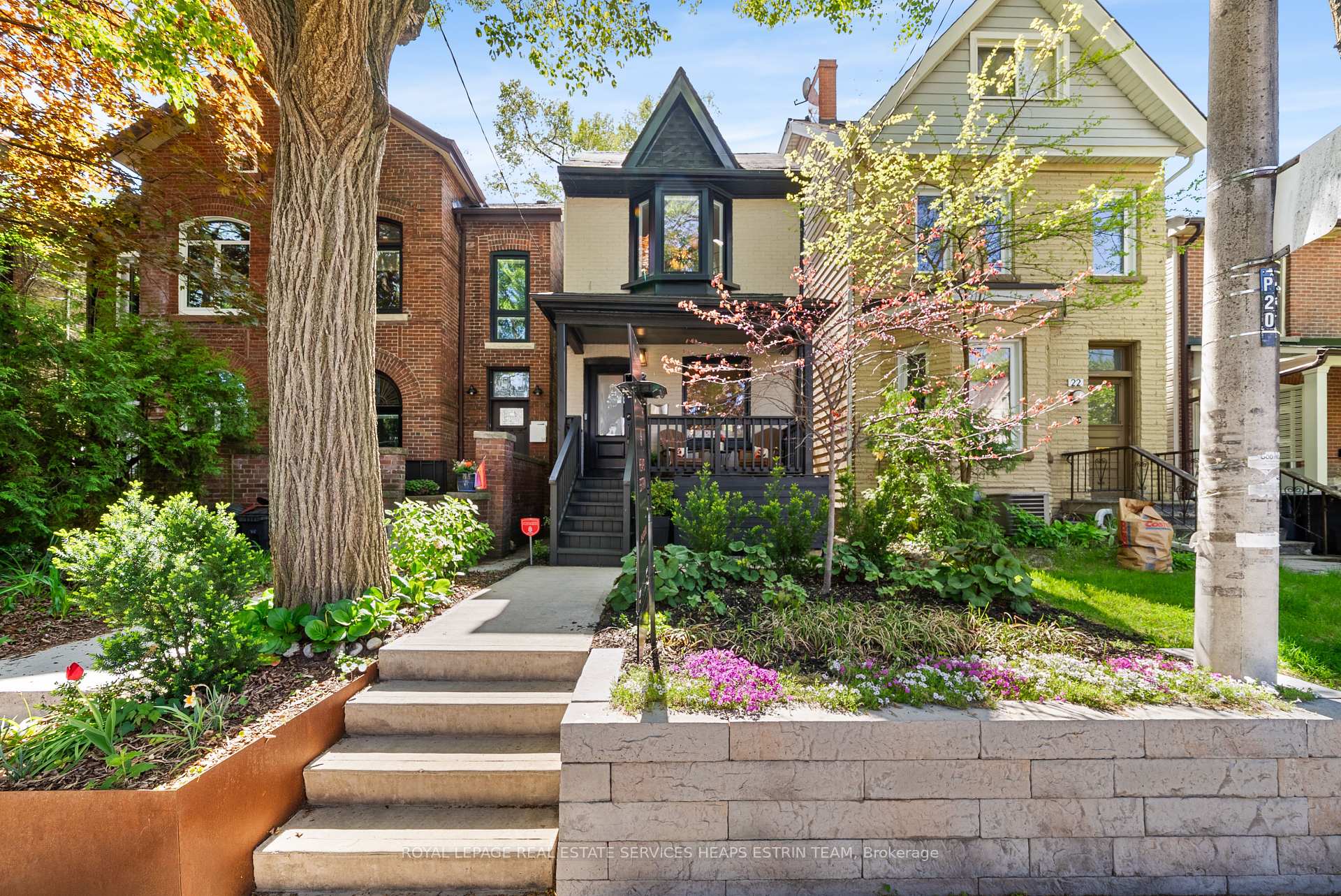 20 Howland Road, Toronto, ON M4K 2Z6