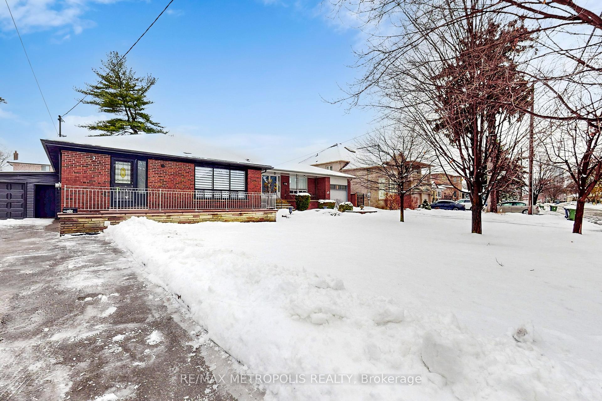 20 Knox Avenue, Toronto, ON M9L 2M3