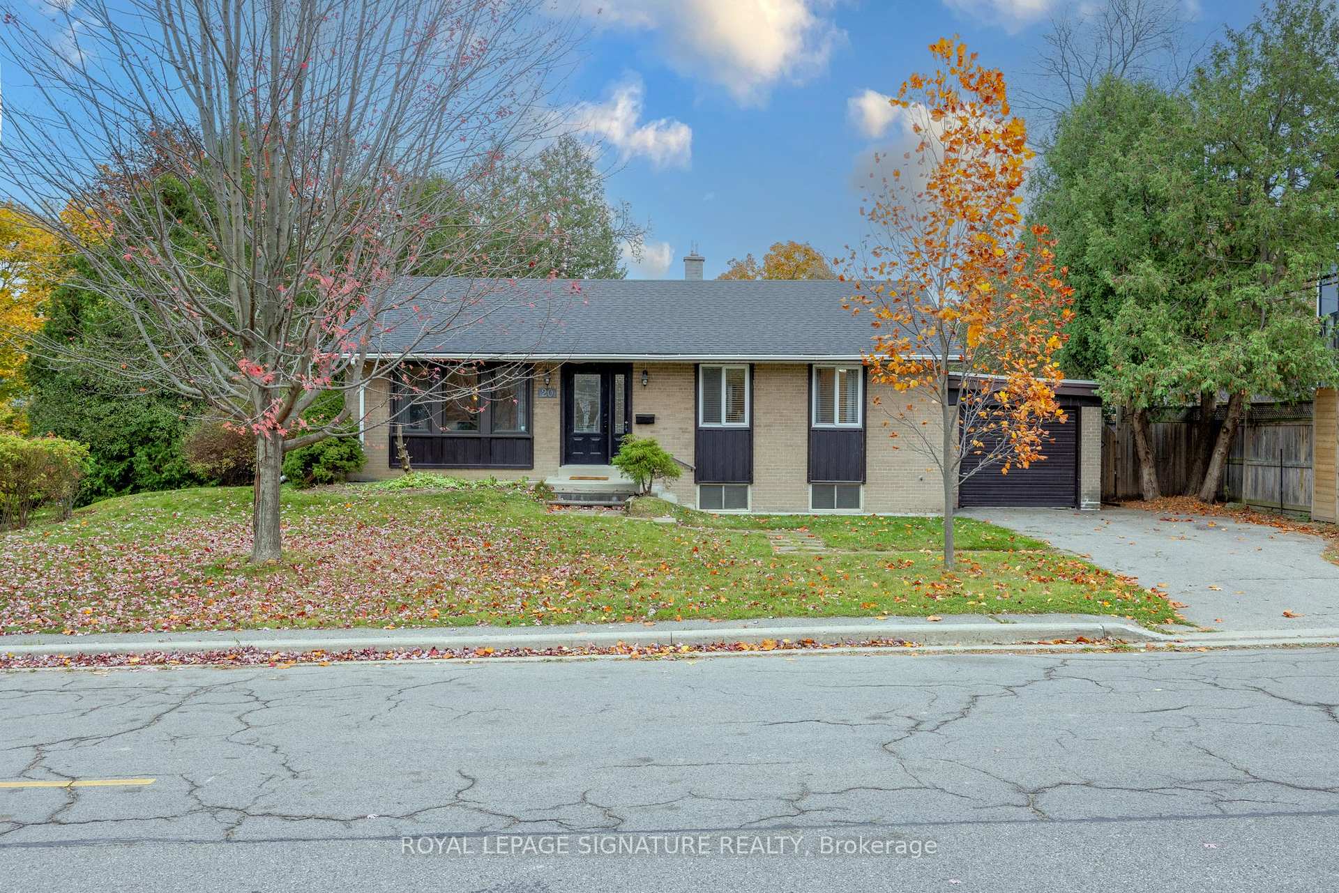 20 Moccasin Trail, Toronto, ON M3C 1Y7