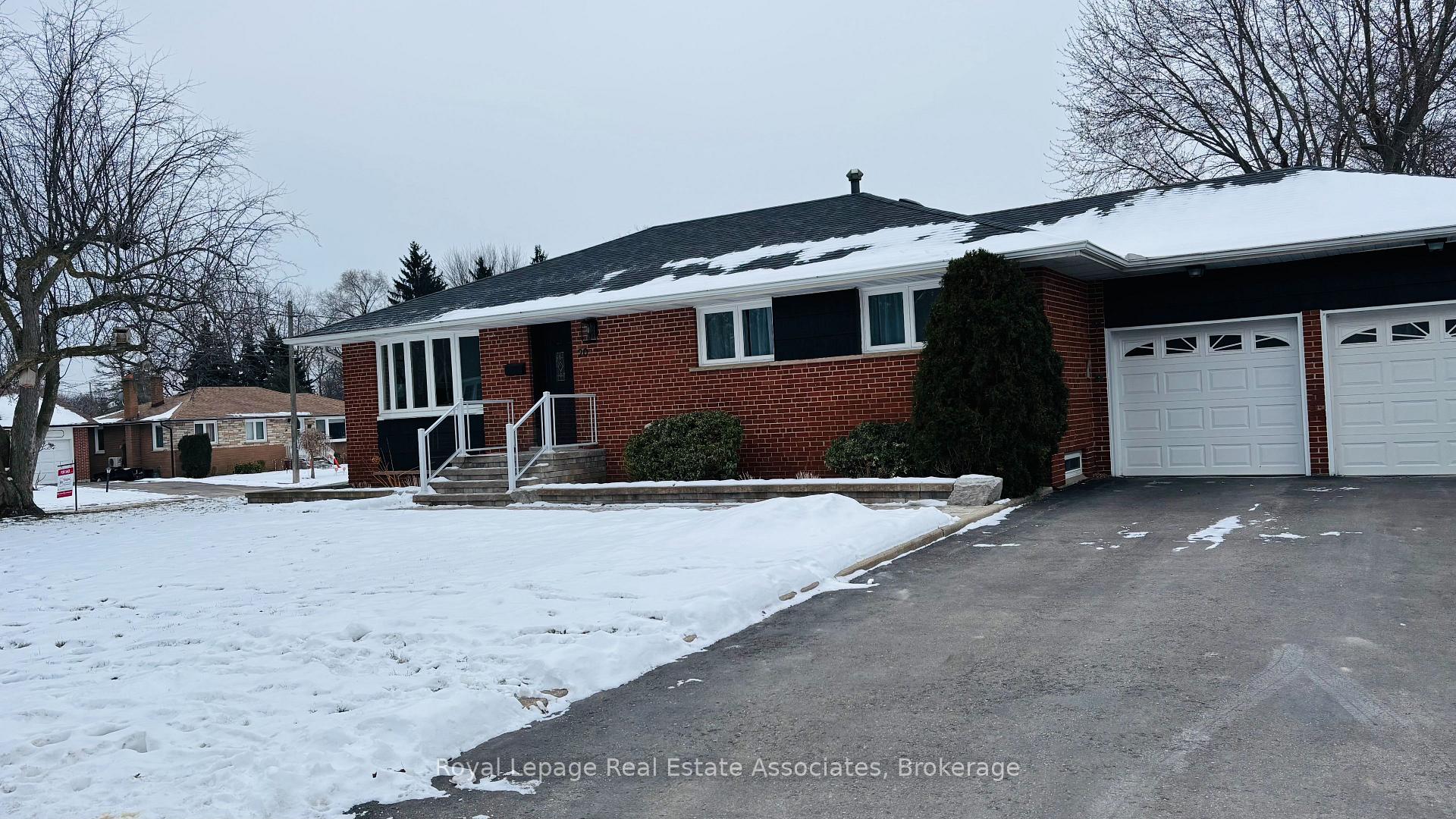 20 Suburban Drive, Mississauga, ON L5N 1G5