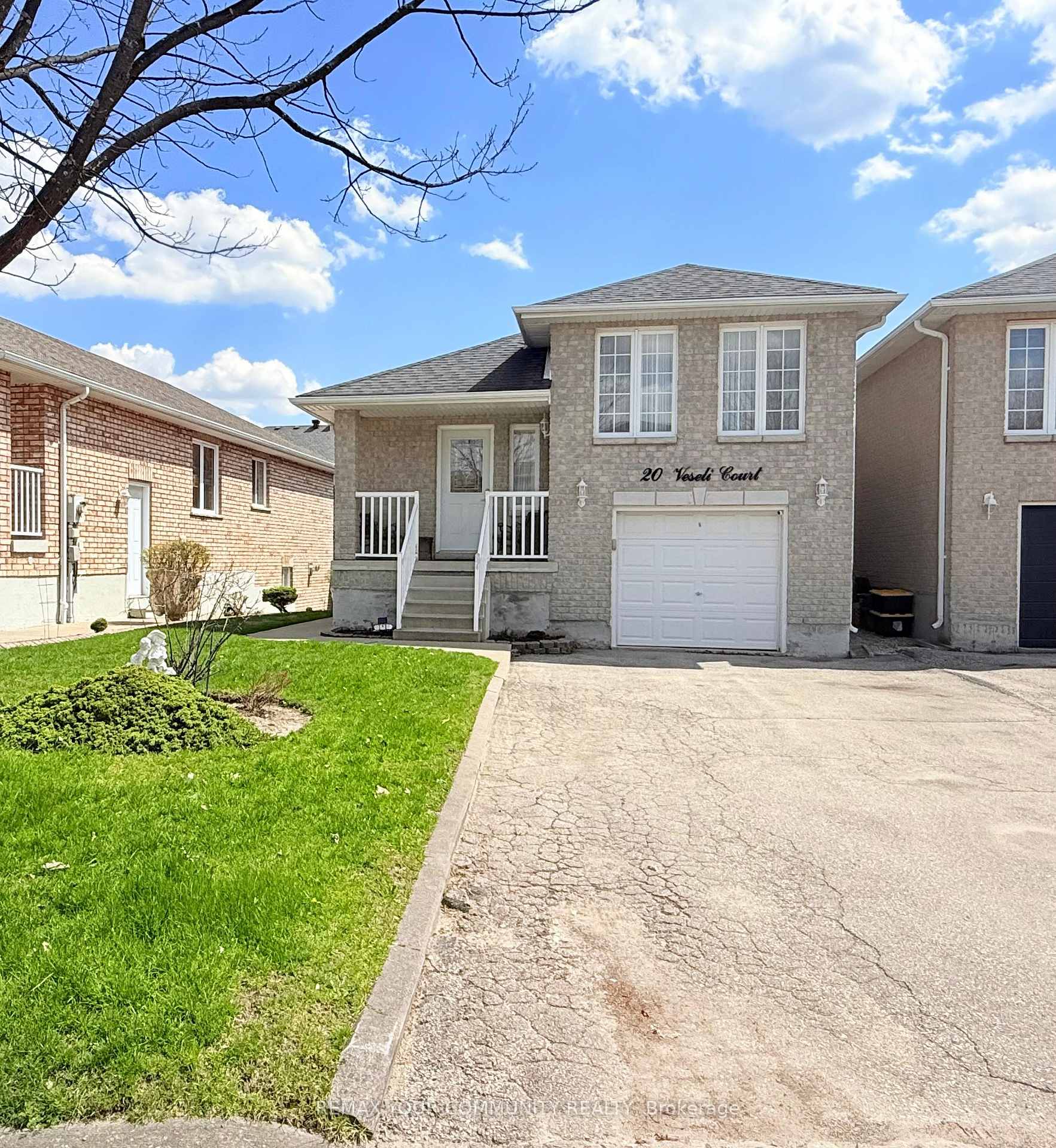 20 Veseli Court N, Bradford West Gwillimbury, ON L3Z 3C3