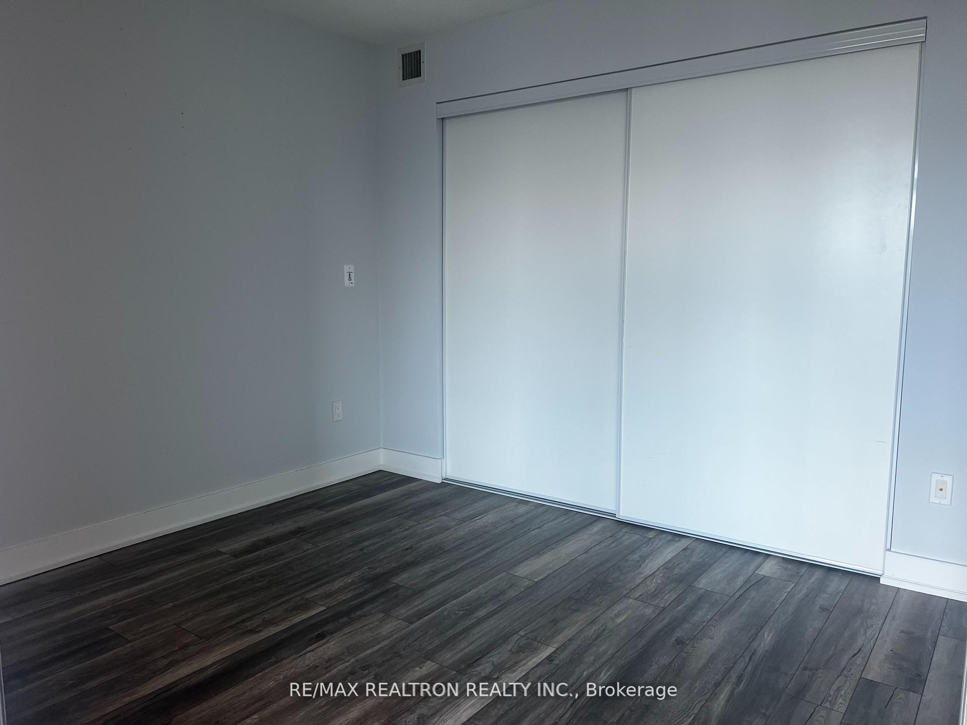 2002 - 1048 Broadview Avenue, Toronto, ON M4K 2B8