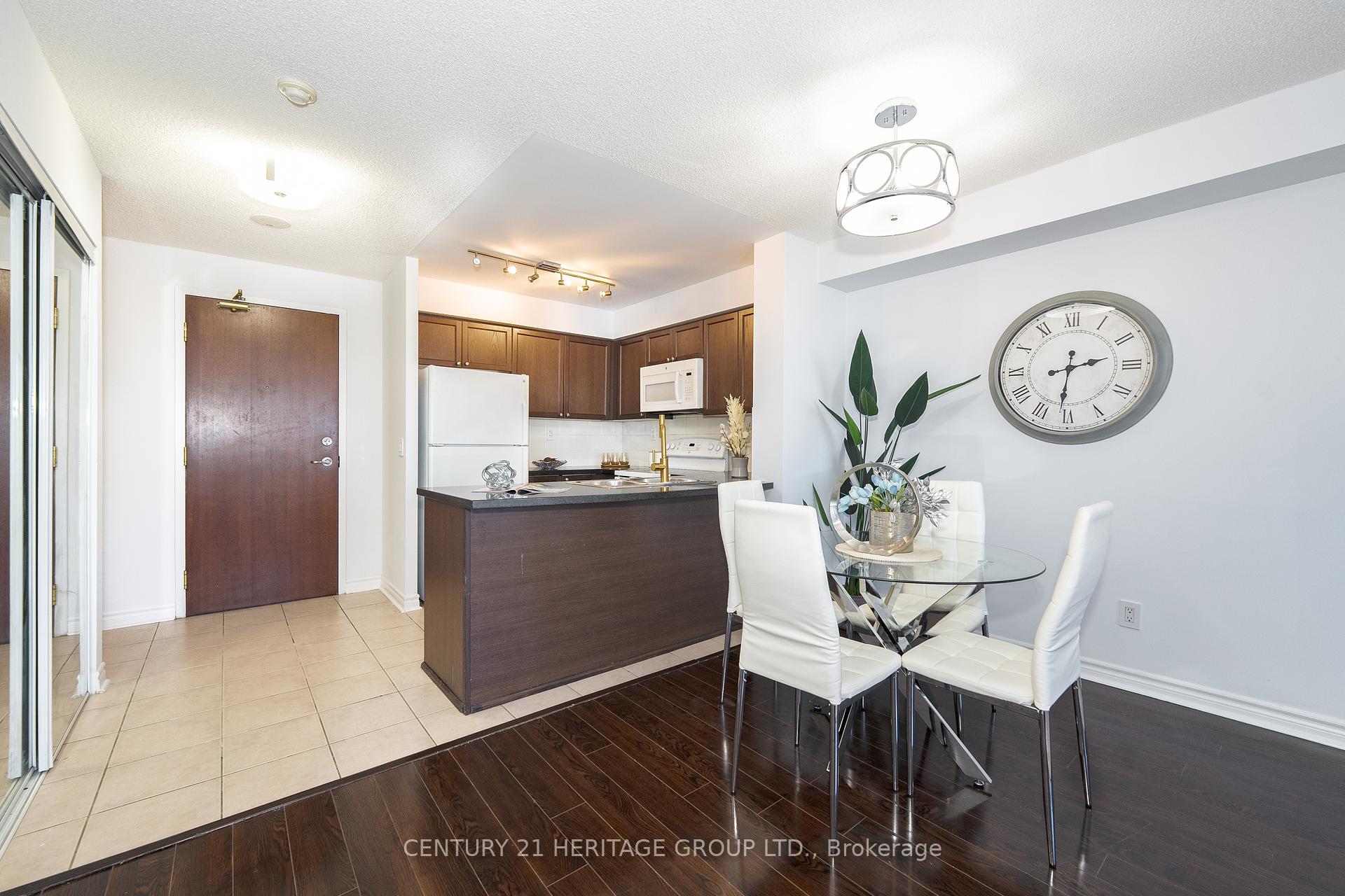 2002 - 5 Michael Power Place, Toronto, ON M9A 0A3