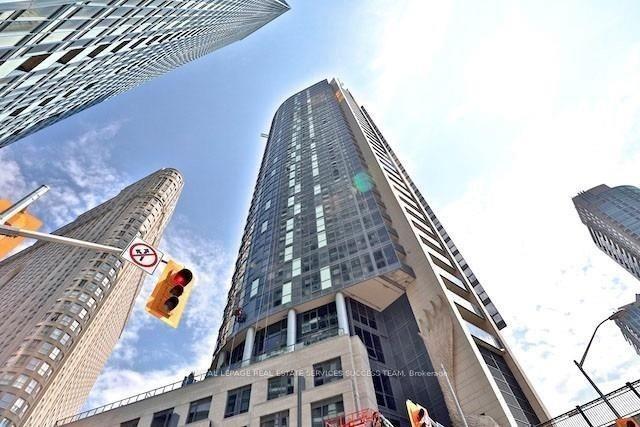 2004 - 1 The Esplanade, Toronto, ON M5E 0A8