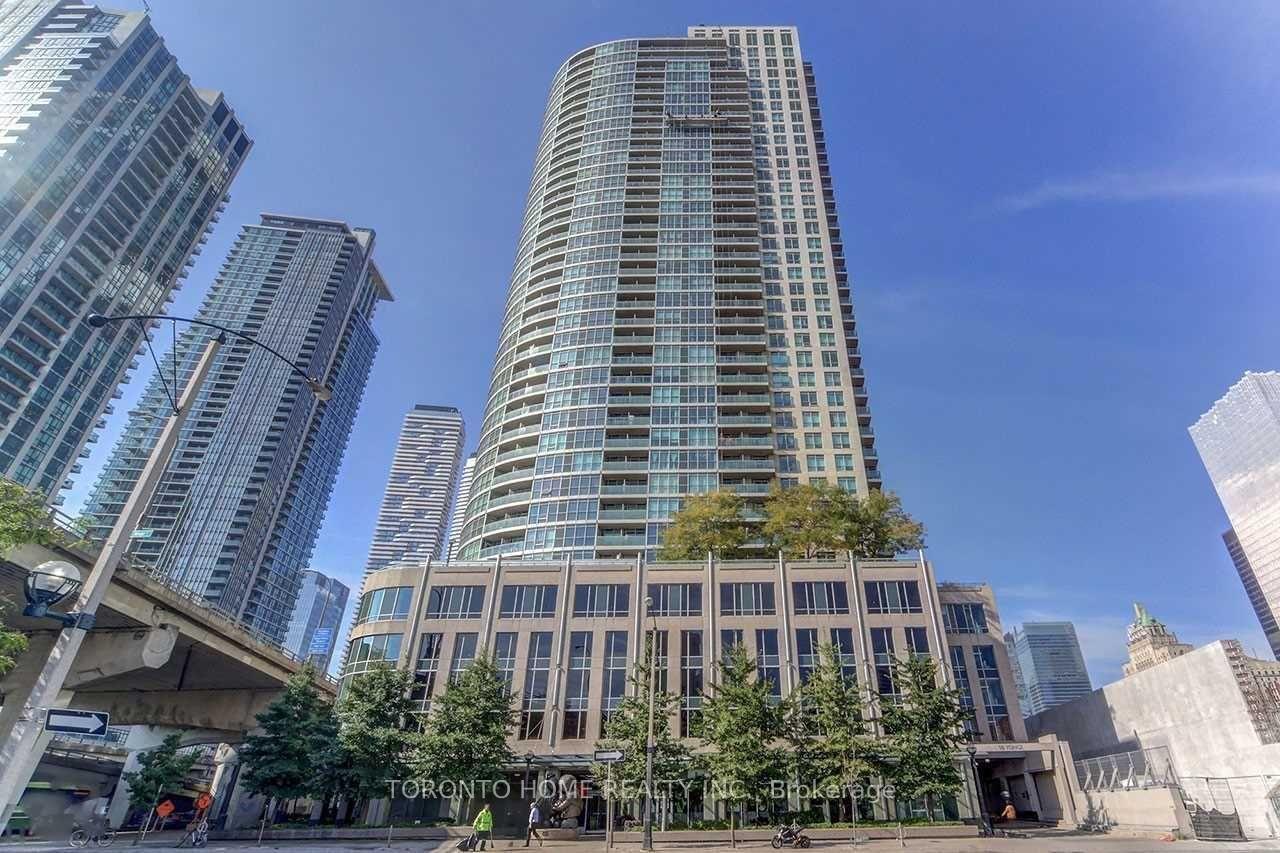 2004 - 18 Yonge Street, Toronto, ON M5E 1R4