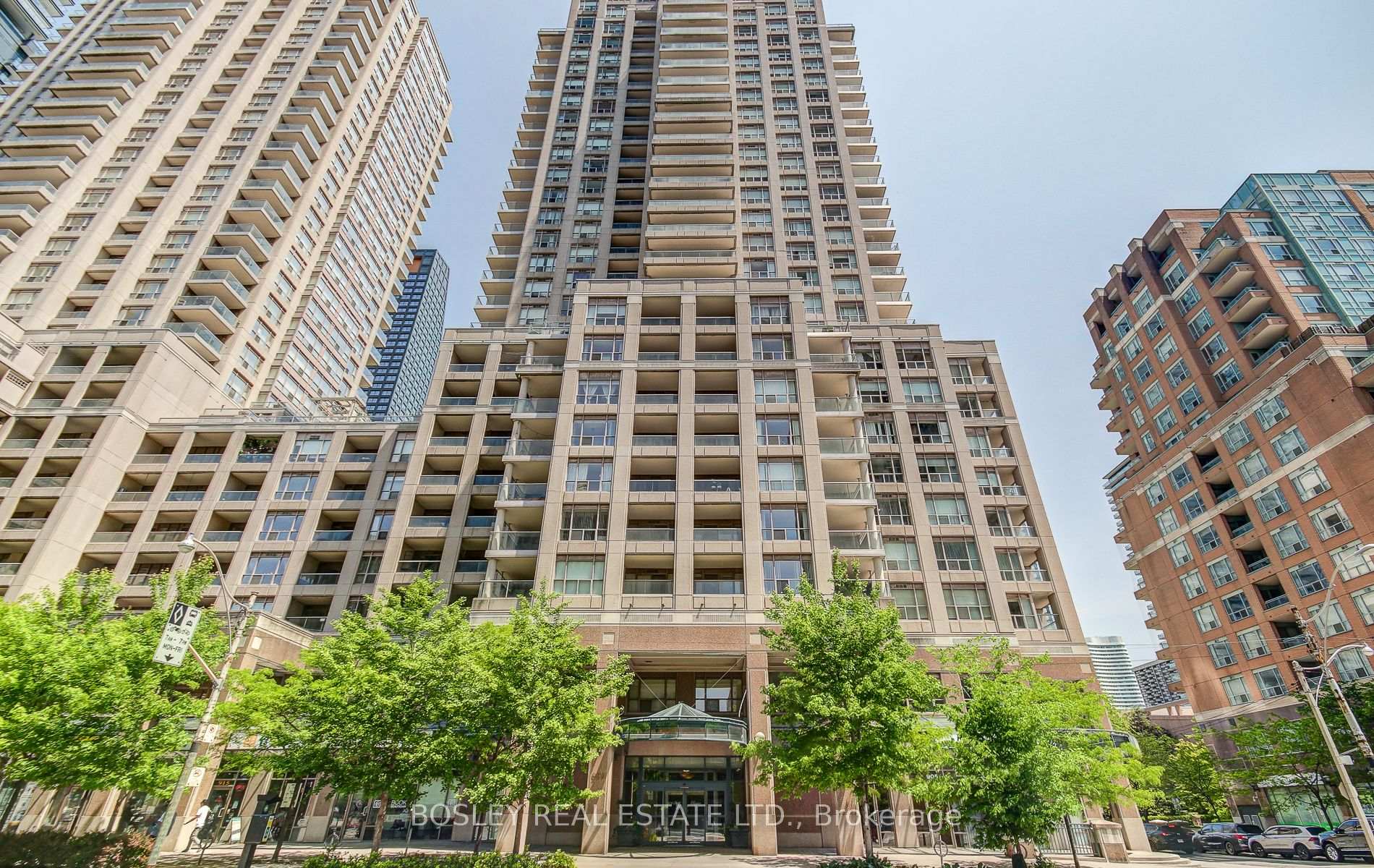 2006 - 909 Bay Street, Toronto, ON M5S 3G2