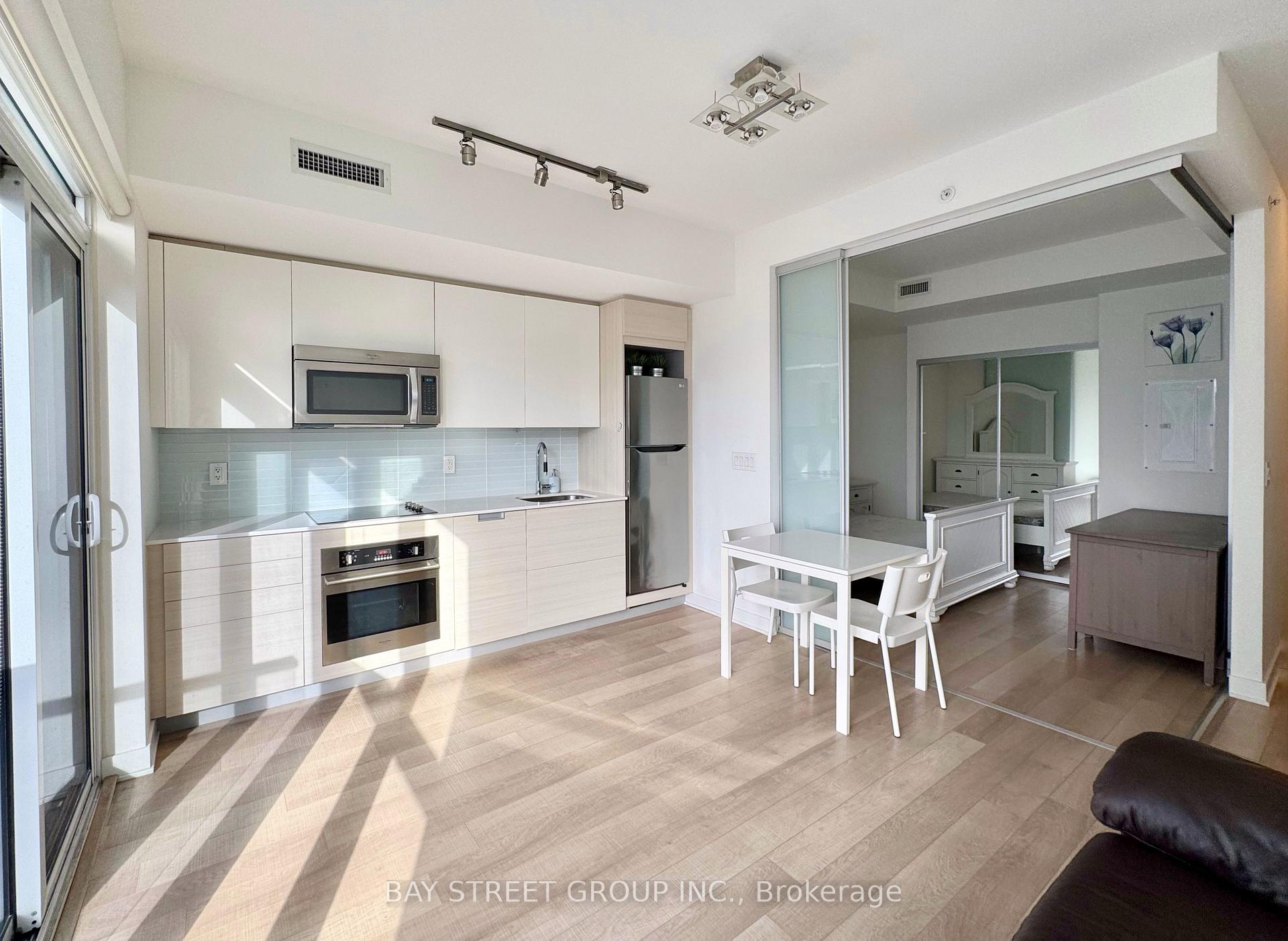 2008 - 210 Simcoe Street, Toronto, ON M5T 0A9