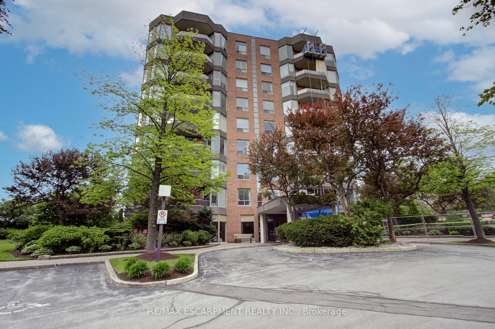 201 - 1903 Pilgrims Way, Oakville, ON L6M 2X1