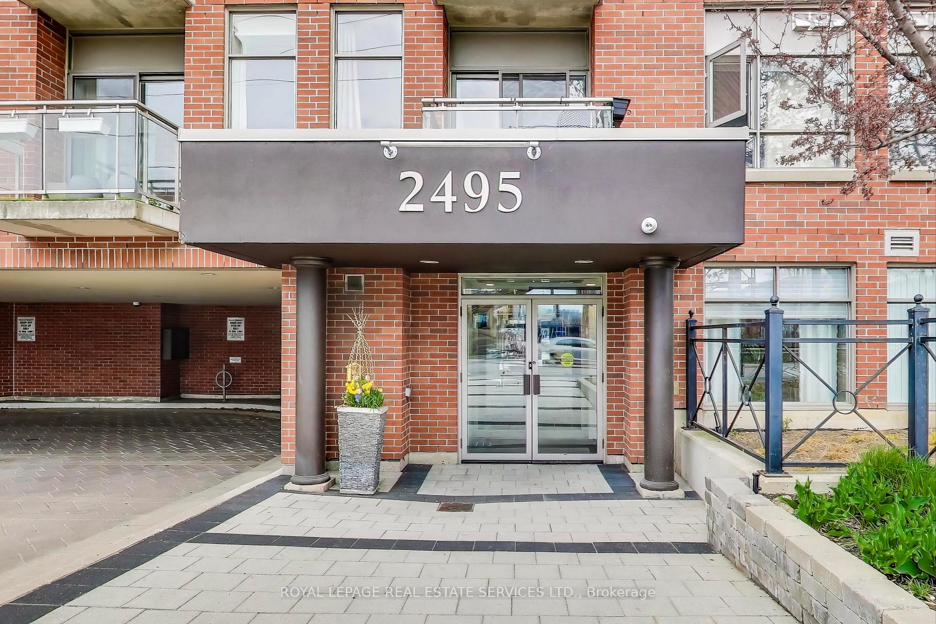 201 - 2495 Dundas Street W, Toronto, ON M6P 1X4