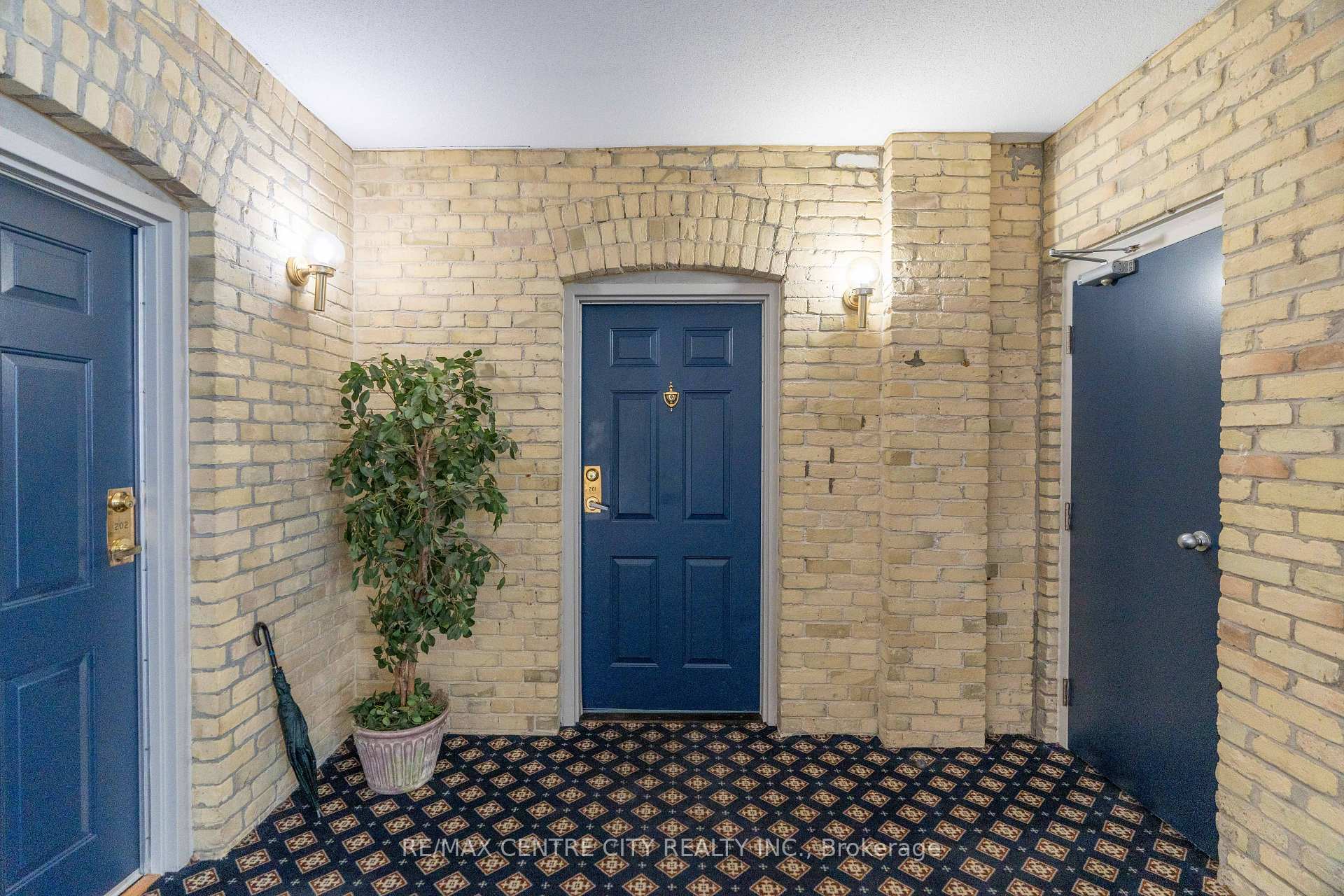 201 - 280 Queens Avenue, London, ON N6B 1X3