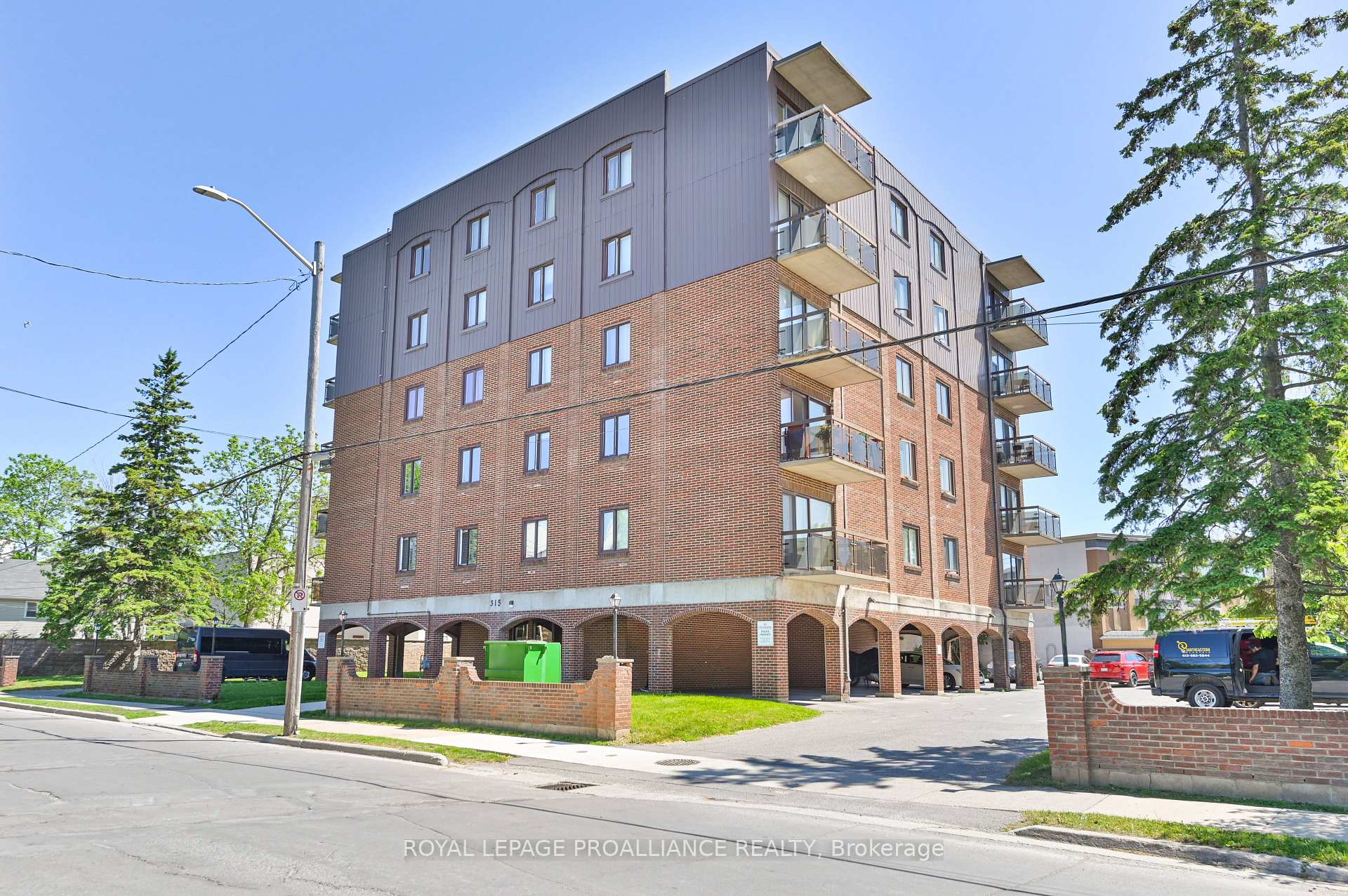 201 - 315 Regent Street, Kingston, ON K7L 4K7