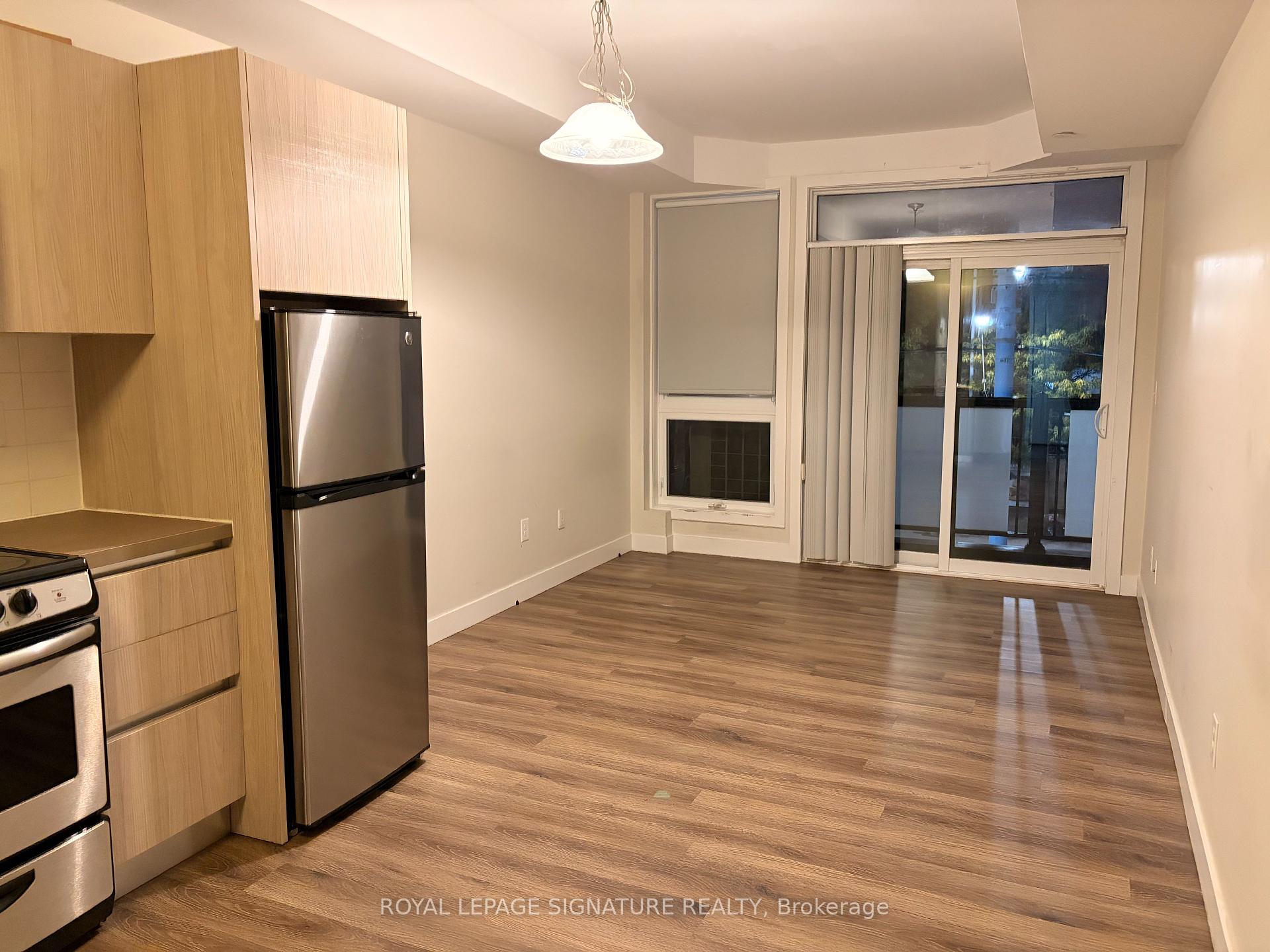 201 - 335 College Street, Toronto, ON M5T 1S2