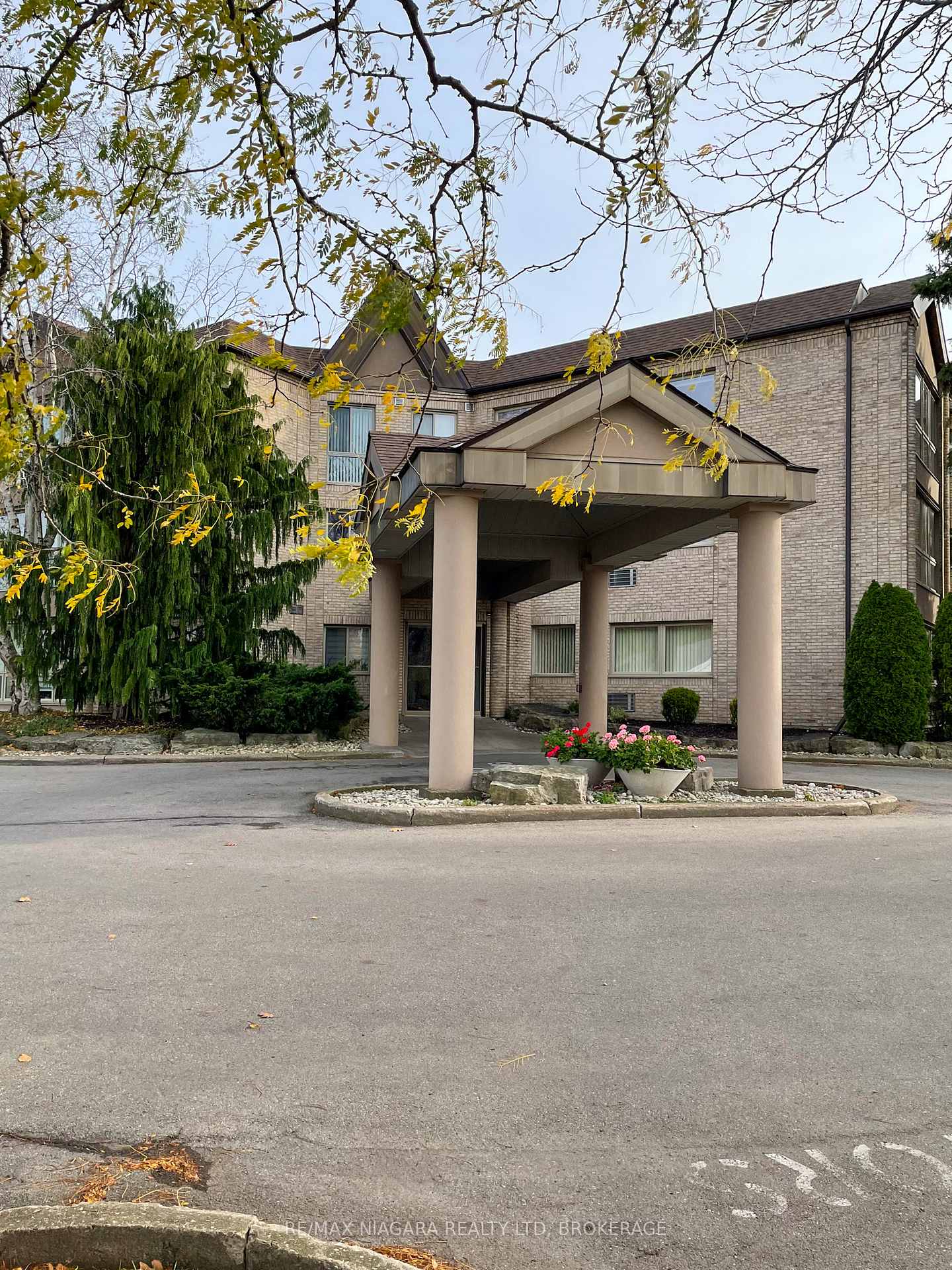 201 - 3364 Montrose Road, Niagara Falls, ON L2E 6S4