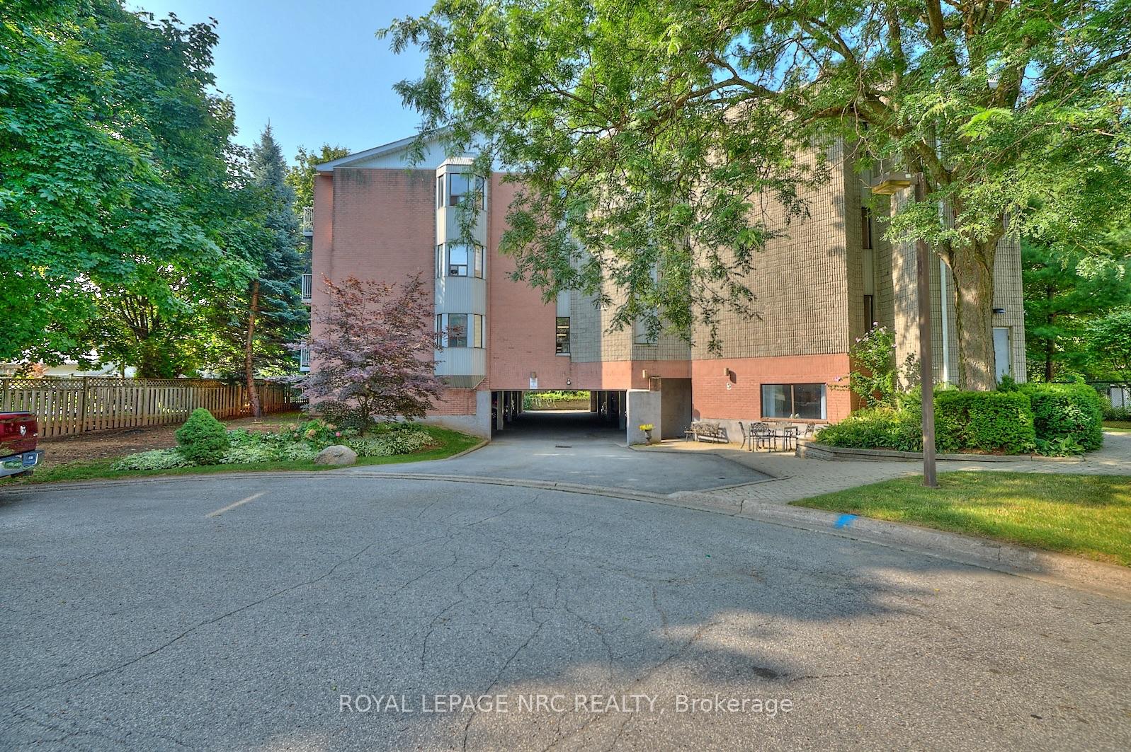 201 - 5 NIAGARA Street, Grimsby, ON L3M 5A3