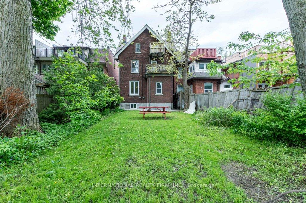 Basement - 201 Madison Avenue, Toronto, ON M5R 2S6