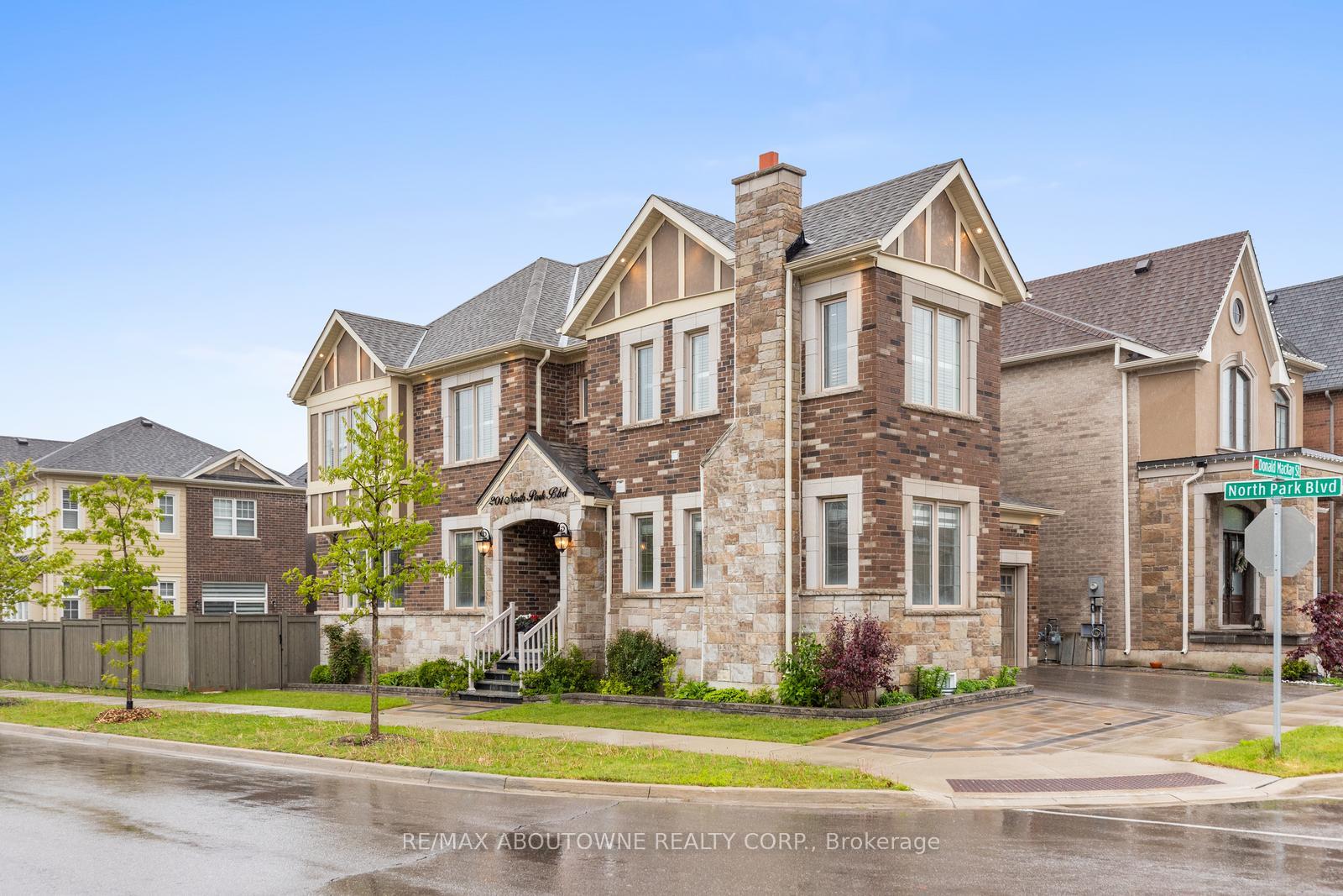 201 North Park Boulevard, Oakville, ON L6M 5K2