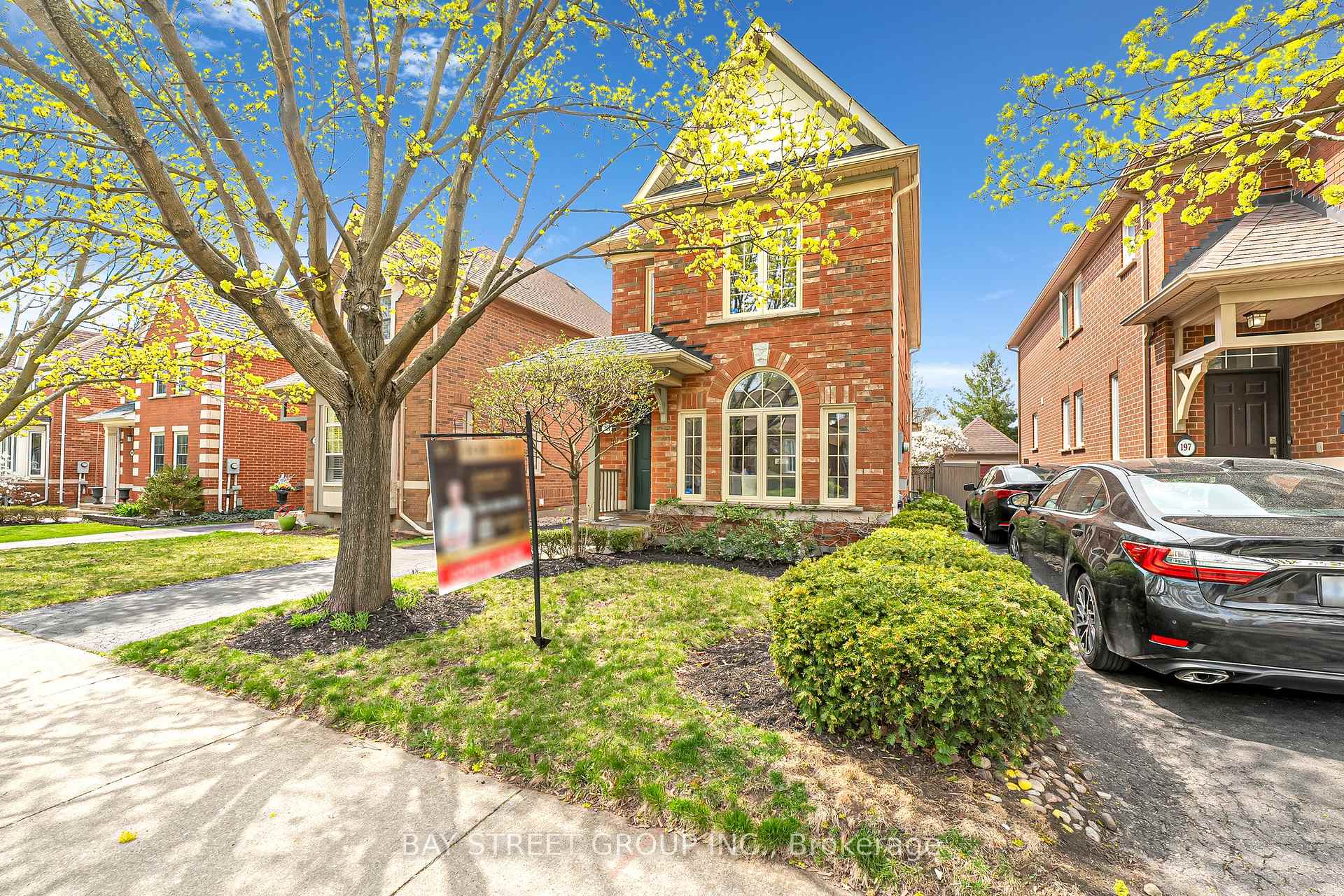 201 Westfield Trail, Oakville, ON L6H 6H7