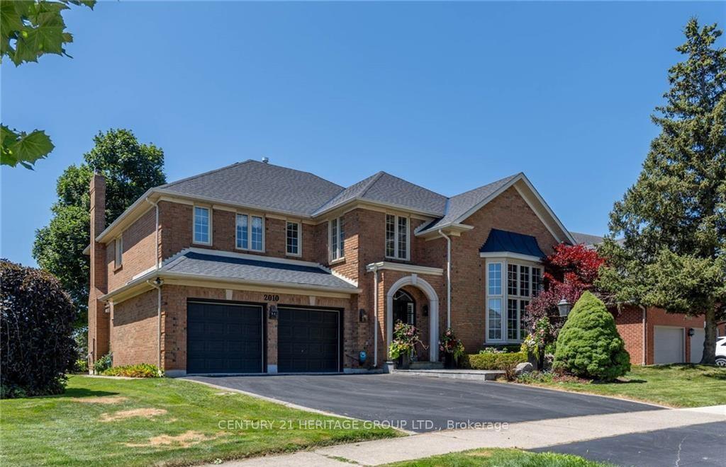 2010 Parklane Crescent, Burlington, ON L7M 3V5