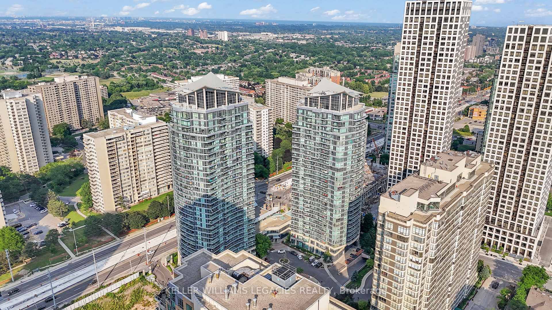 2013 - 33 Elm Drive W, Mississauga, ON L5B 4L2