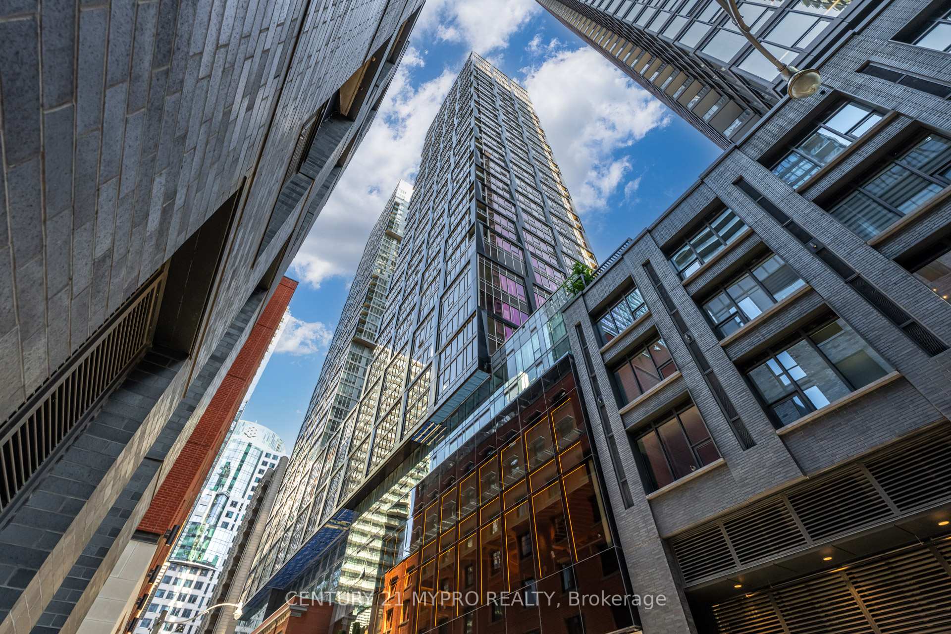 2013 - 35 Mercer Street, Toronto, ON M5V 0V1