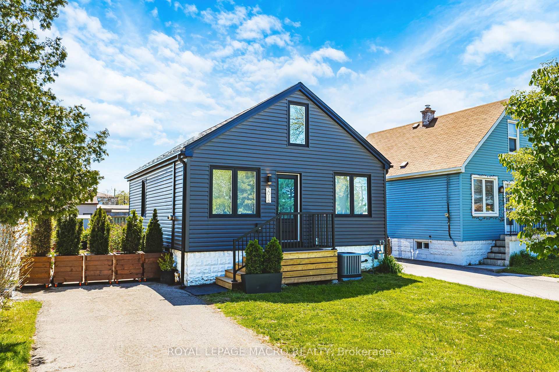 2016 Barton Street E, Hamilton, ON L8H 2Y8