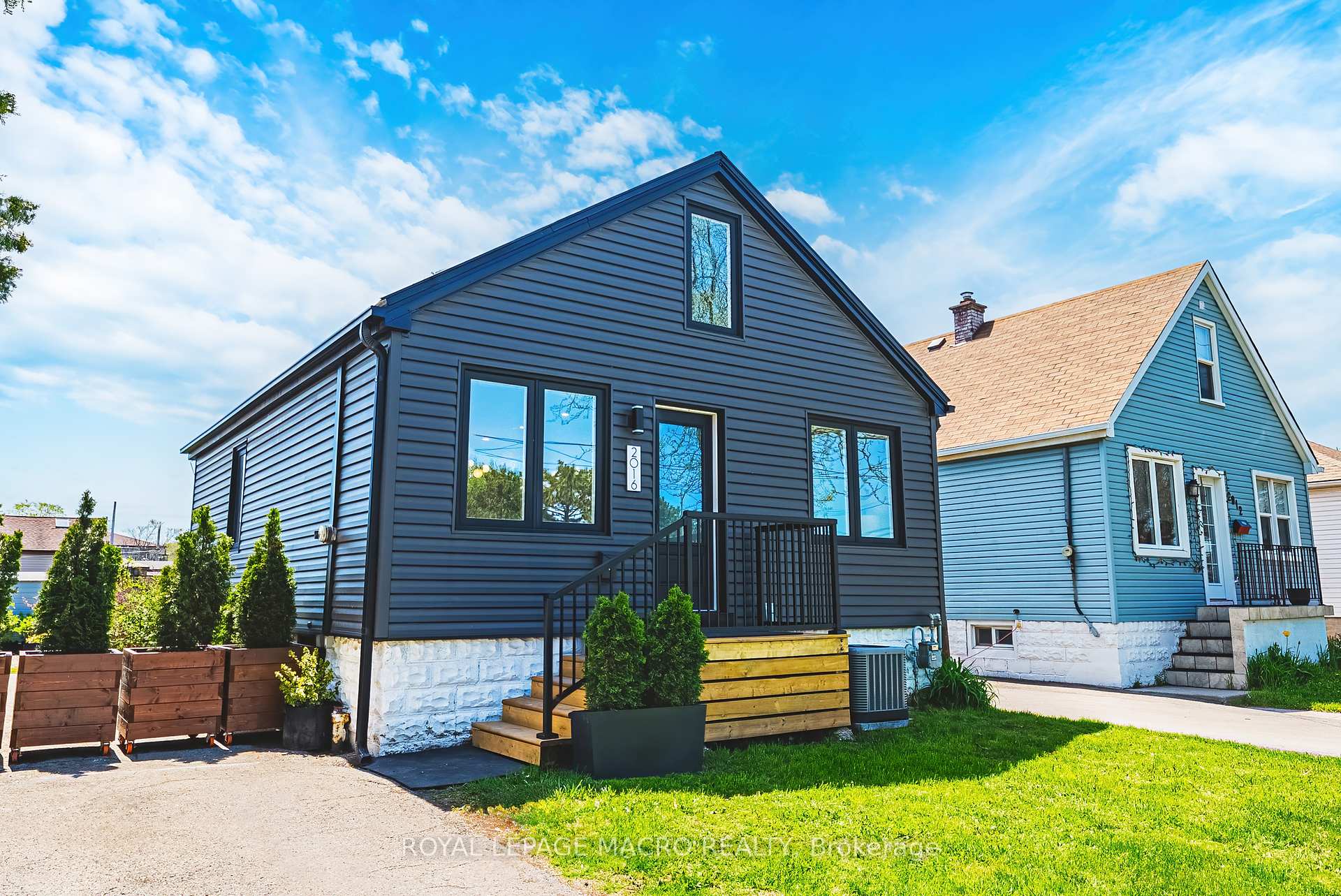 2016 Barton Street E, Hamilton, ON L8H 2Y8