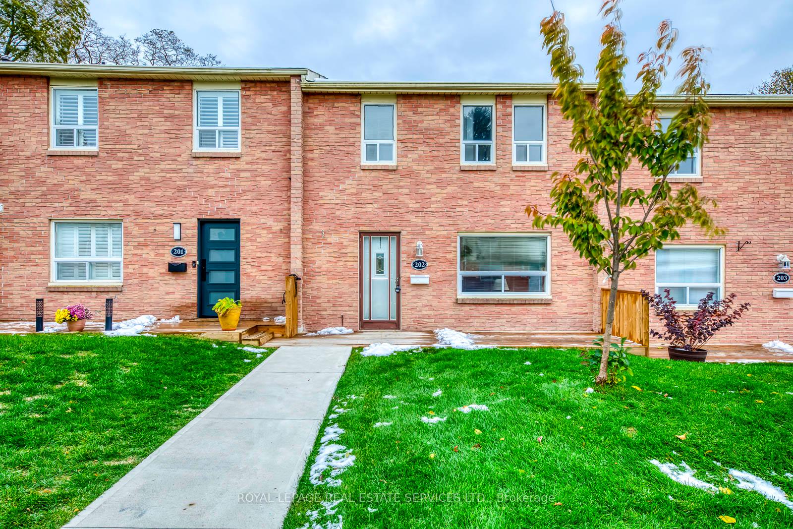202 - 1055 Shawnmarr Road, Mississauga, ON L5H 3V2