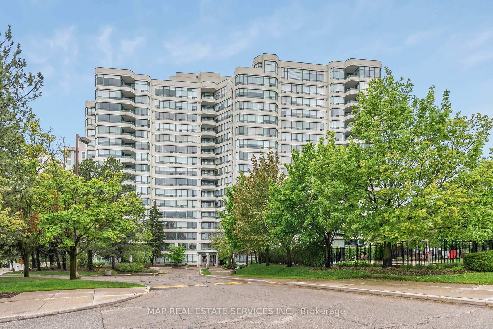 202 - 110 Promenade Circle, Vaughan, ON L4J 7W8