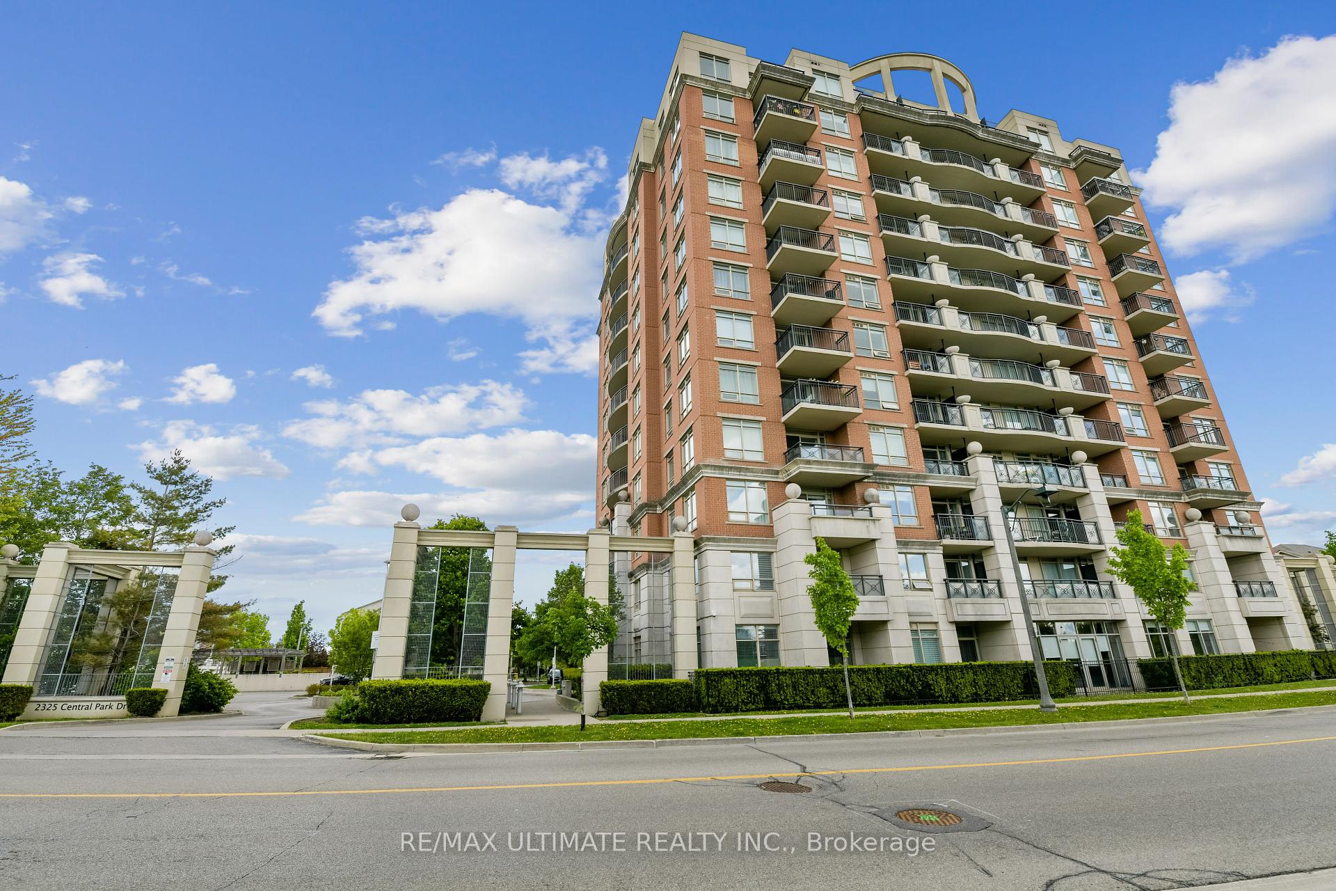 202 - 2325 Central Park Drive, Oakville, ON L6H 0E5