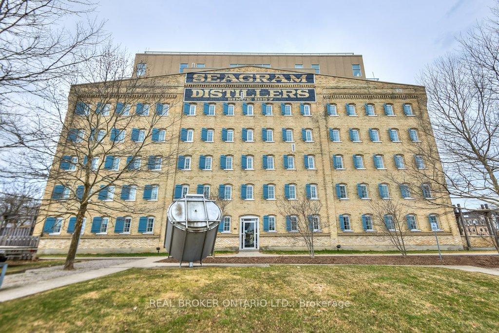 202 - 3 Father David Bauer Drive, Waterloo, ON N2L 6M1