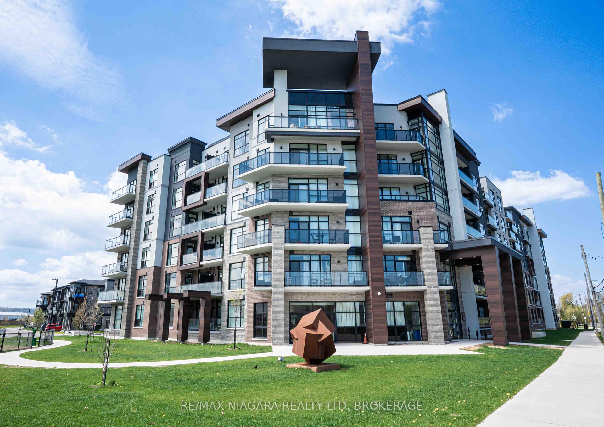 202 - 600 North Service Road, Hamilton, ON L8E 0L2