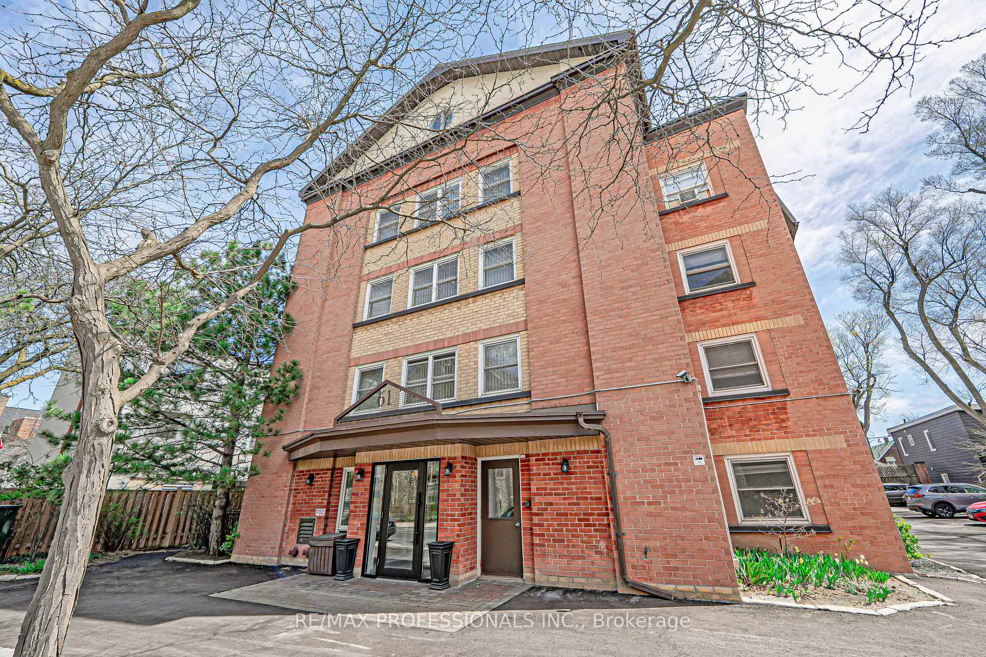 202 - 61 Main Street, Toronto, ON M4E 2V6