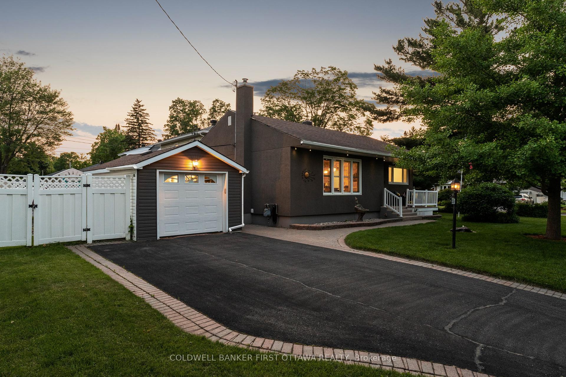 2024 Corry Street, Elmvale Acres and Area, ON K1G 2M5