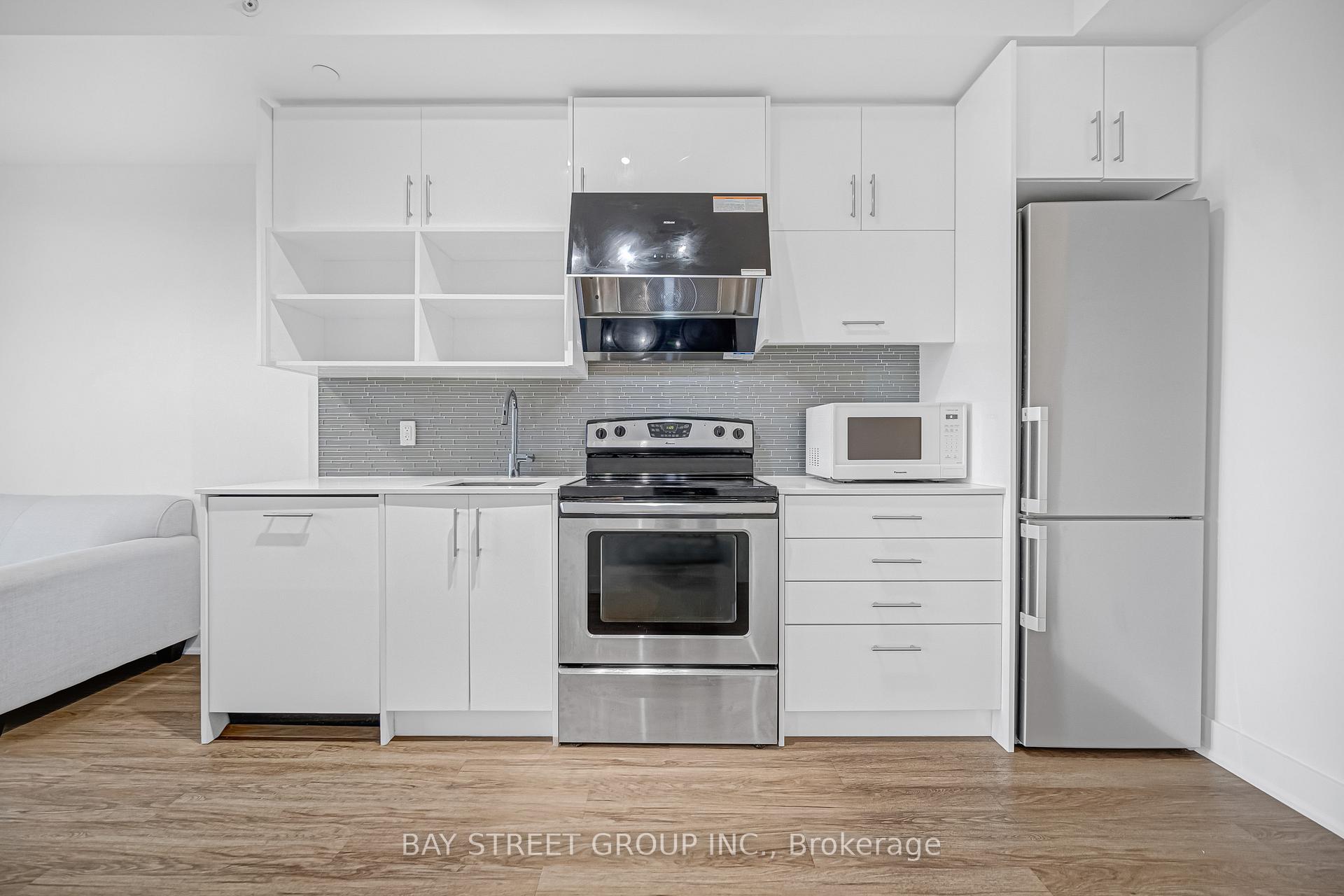 203 - 128 Fairview Mall Drive, Toronto, ON M2J 0E8