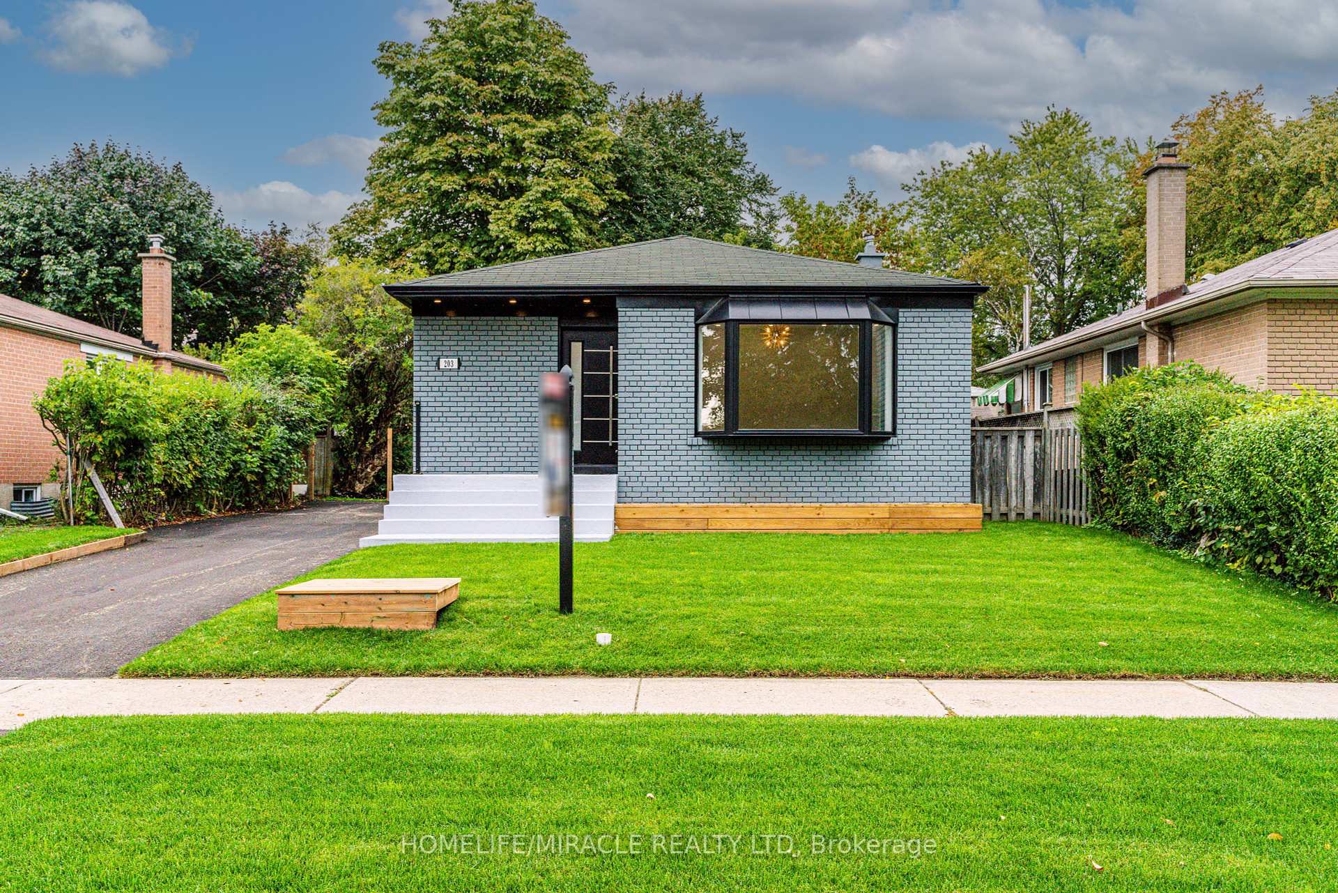 203 Toynbee Trail, Toronto, ON M1E 1G8