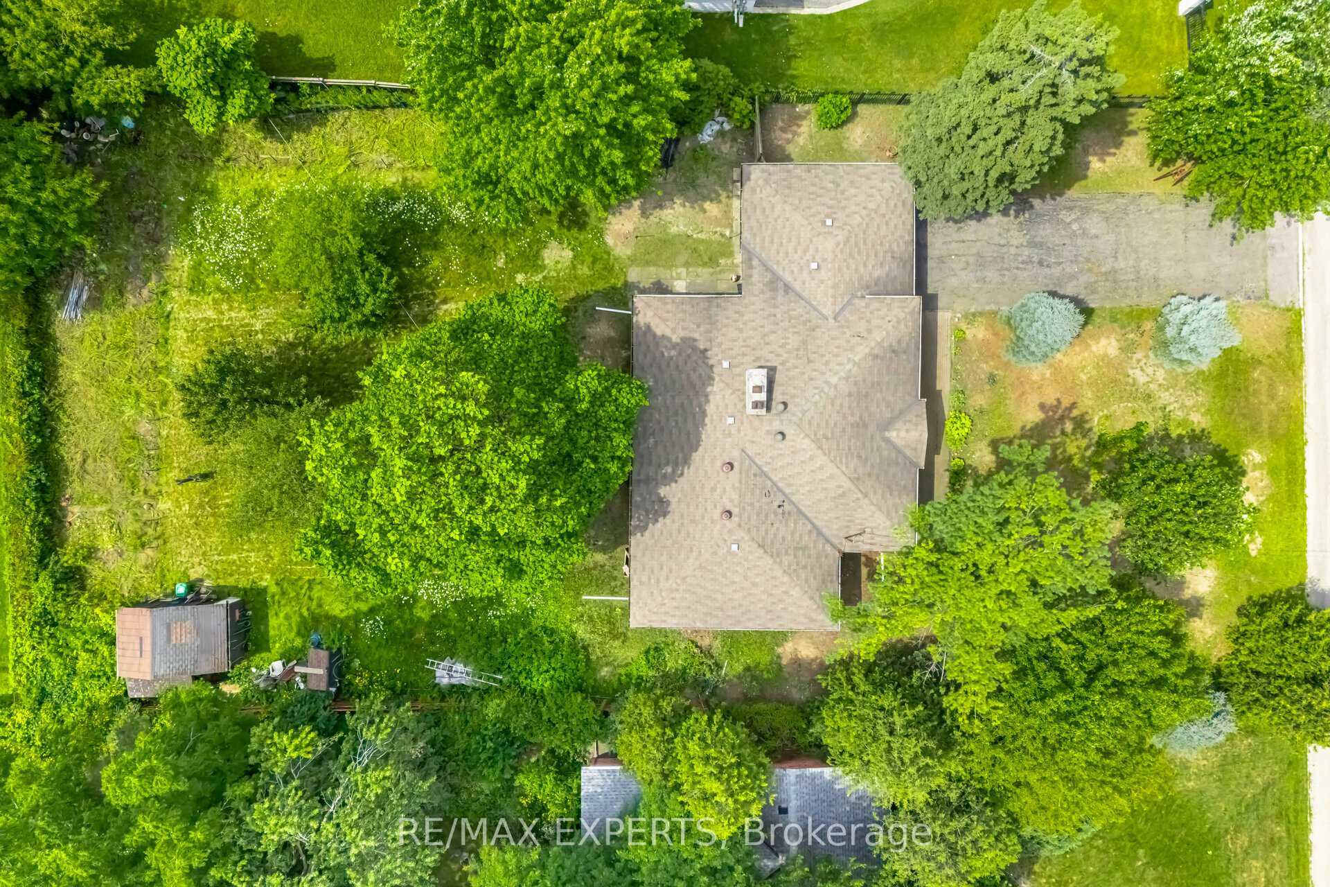 2030 Shawanaga Trail, Mississauga, ON L5H 3G5