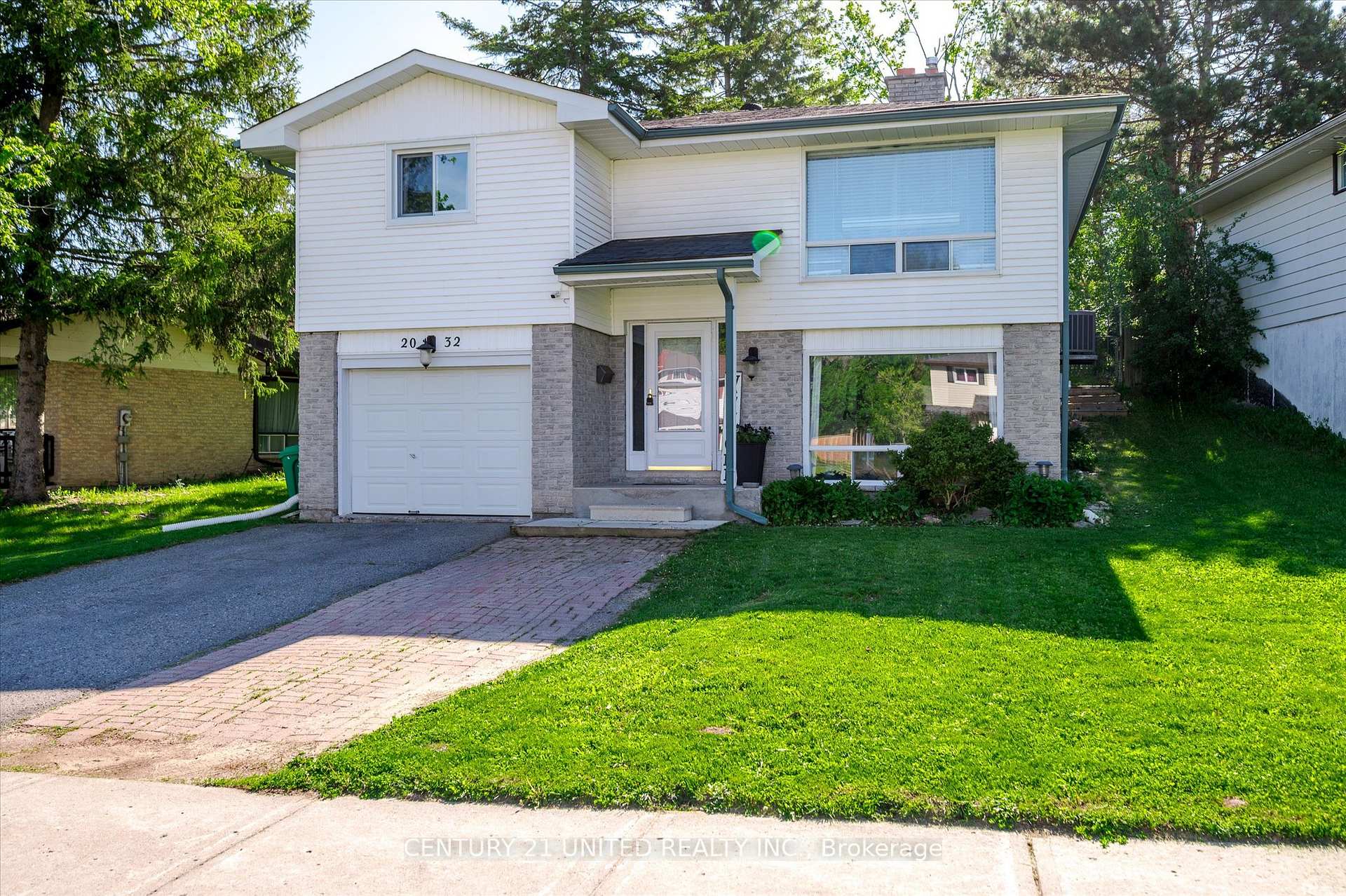 2032 Walker Avenue, Peterborough, ON K9L 1S1