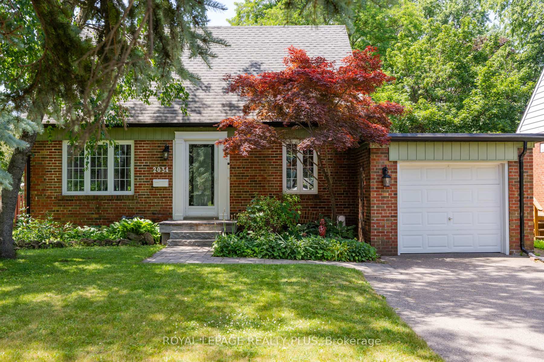 2034 Harvest Drive, Mississauga, ON L4Y 1T6