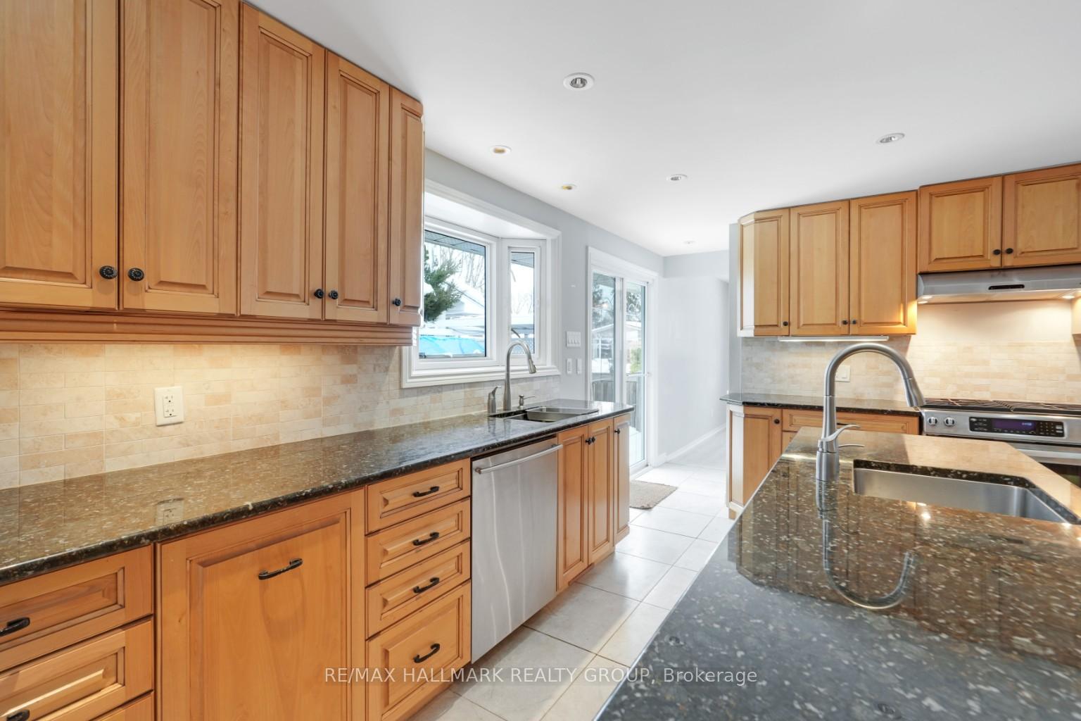 2036 KINGS GROVE Crescent, Beacon Hill North - South and Area, ON K1J 6G1