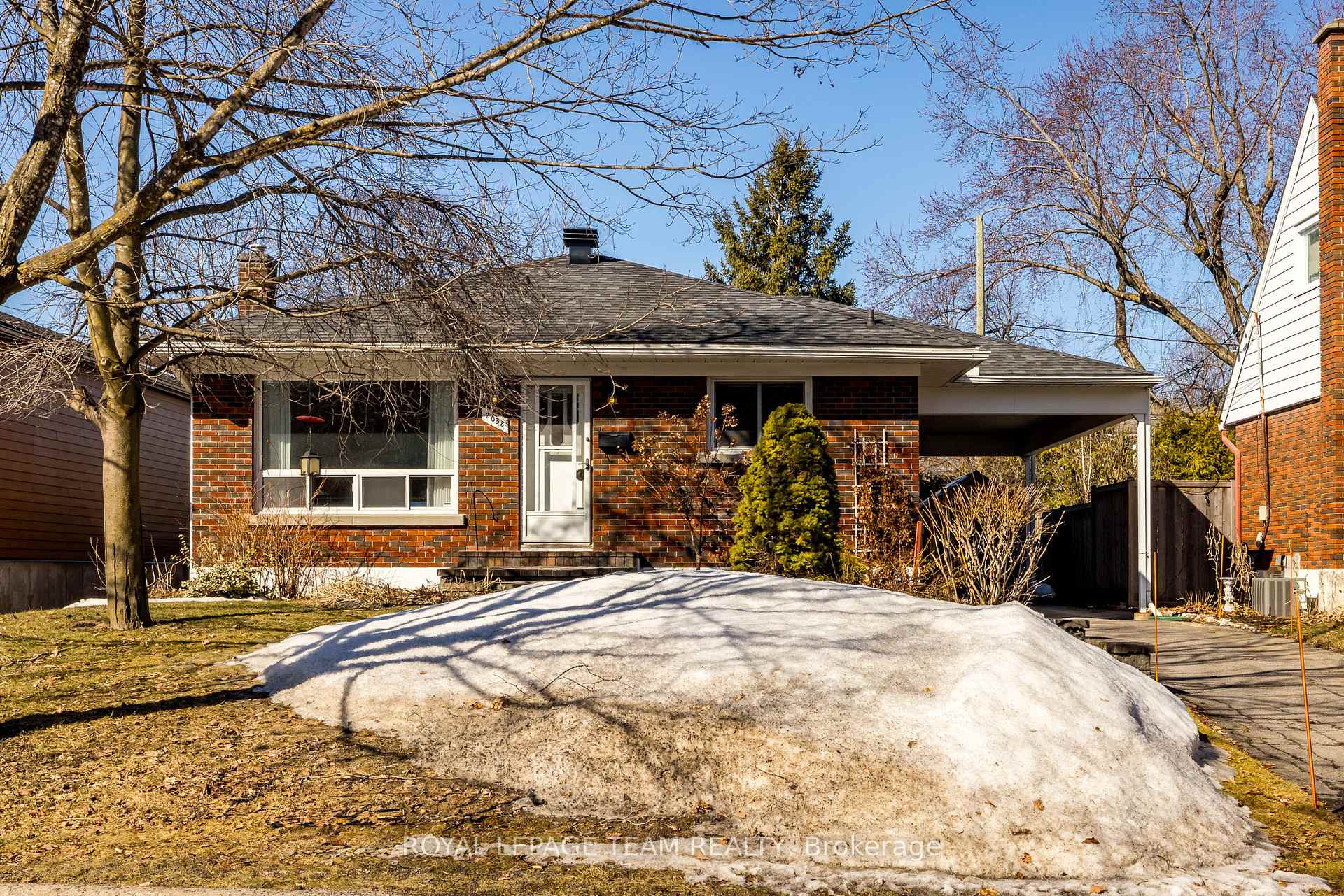 2038 Vincent Street, Elmvale Acres and Area, ON K1G 2M9