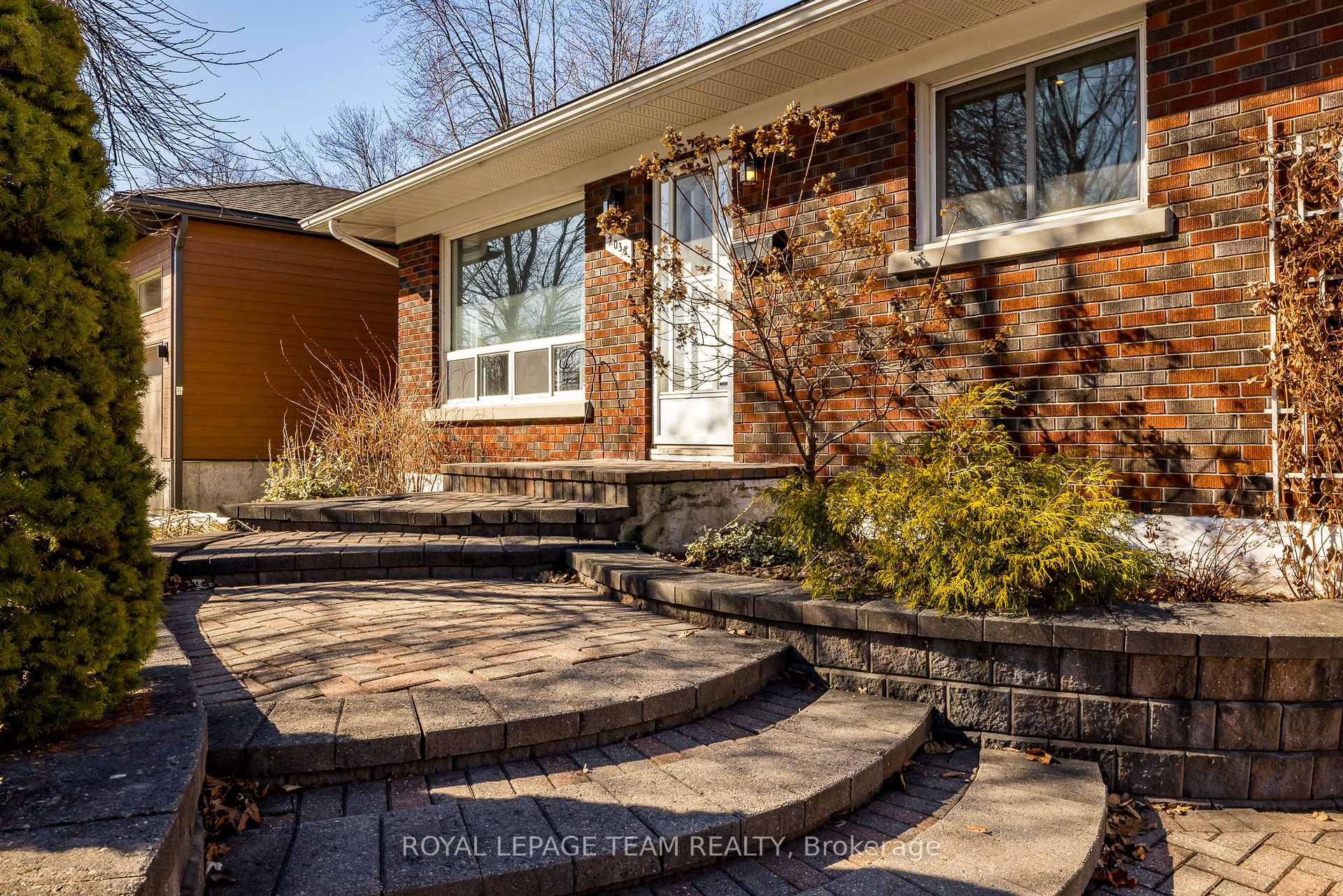 2038 Vincent Street, Elmvale Acres and Area, ON K1G 2M9