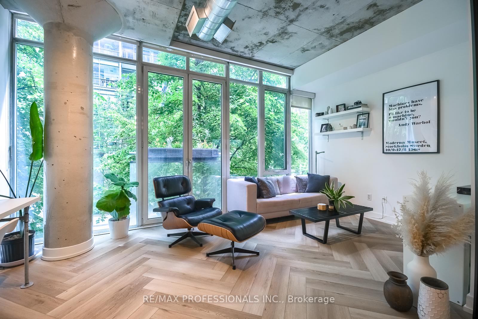 204 - 20 Stewart Street, Toronto, ON M5V 1H6