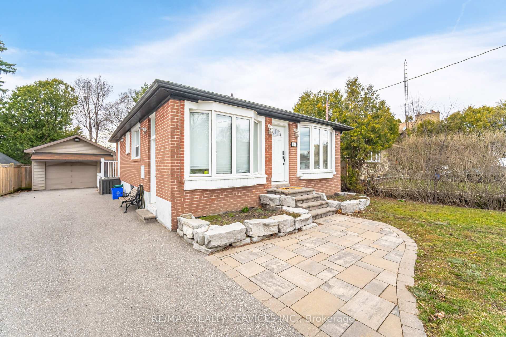 204 Craydon Road, Whitby, ON L1N 2B6